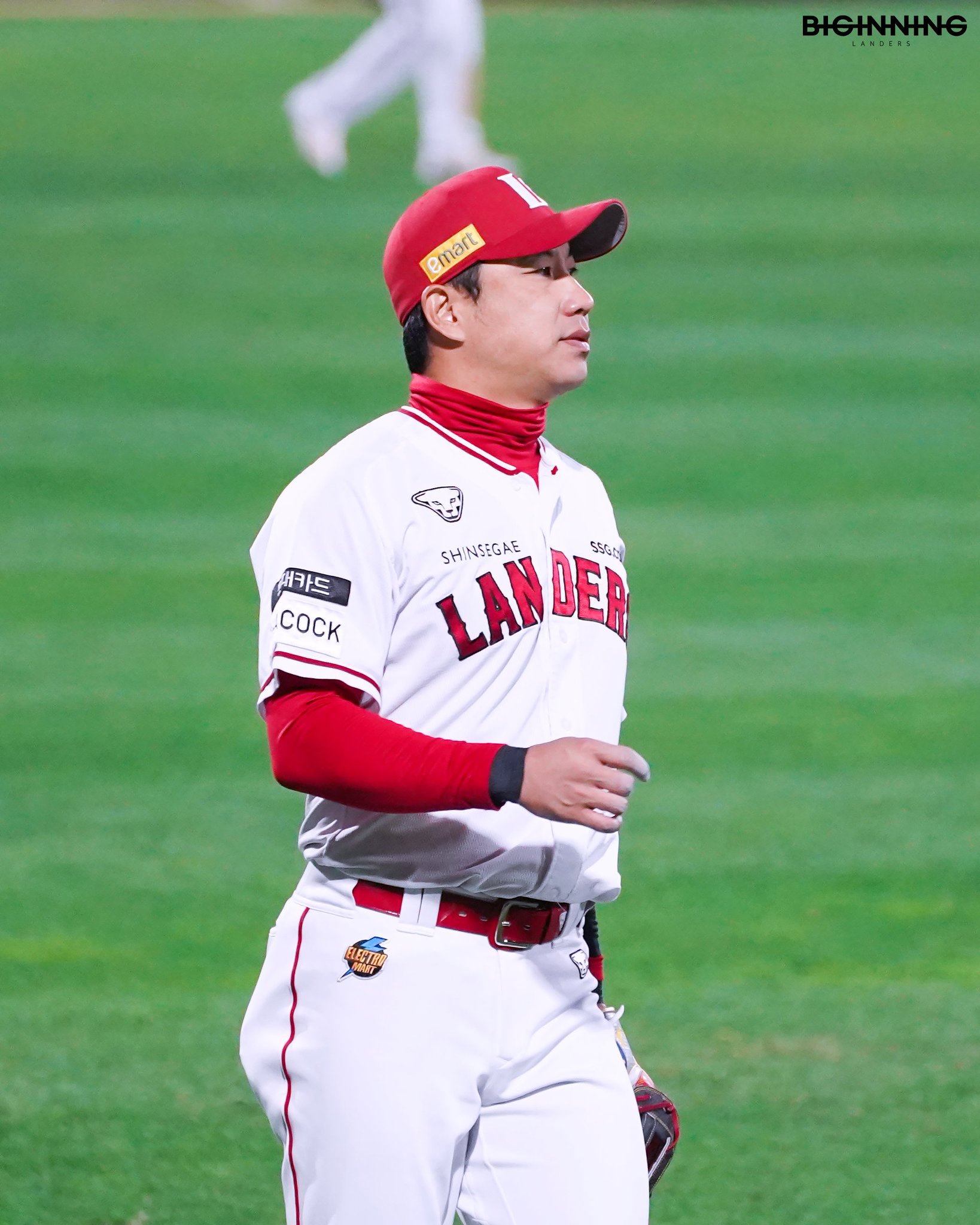 𝙱𝙸𝙶𝙸𝙽𝙽𝙸𝙽𝙶 on Twitter: "221101 SSG vs 키움 한국시리즈 1차전 태양처럼 빛을 내는 그대여 - #김강민 #SSG랜더스 #빅이닝_김강민 https ...