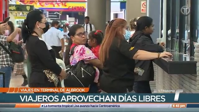 A la gran terminal de Albrook ya comienzan a llegar decenas de personas ...