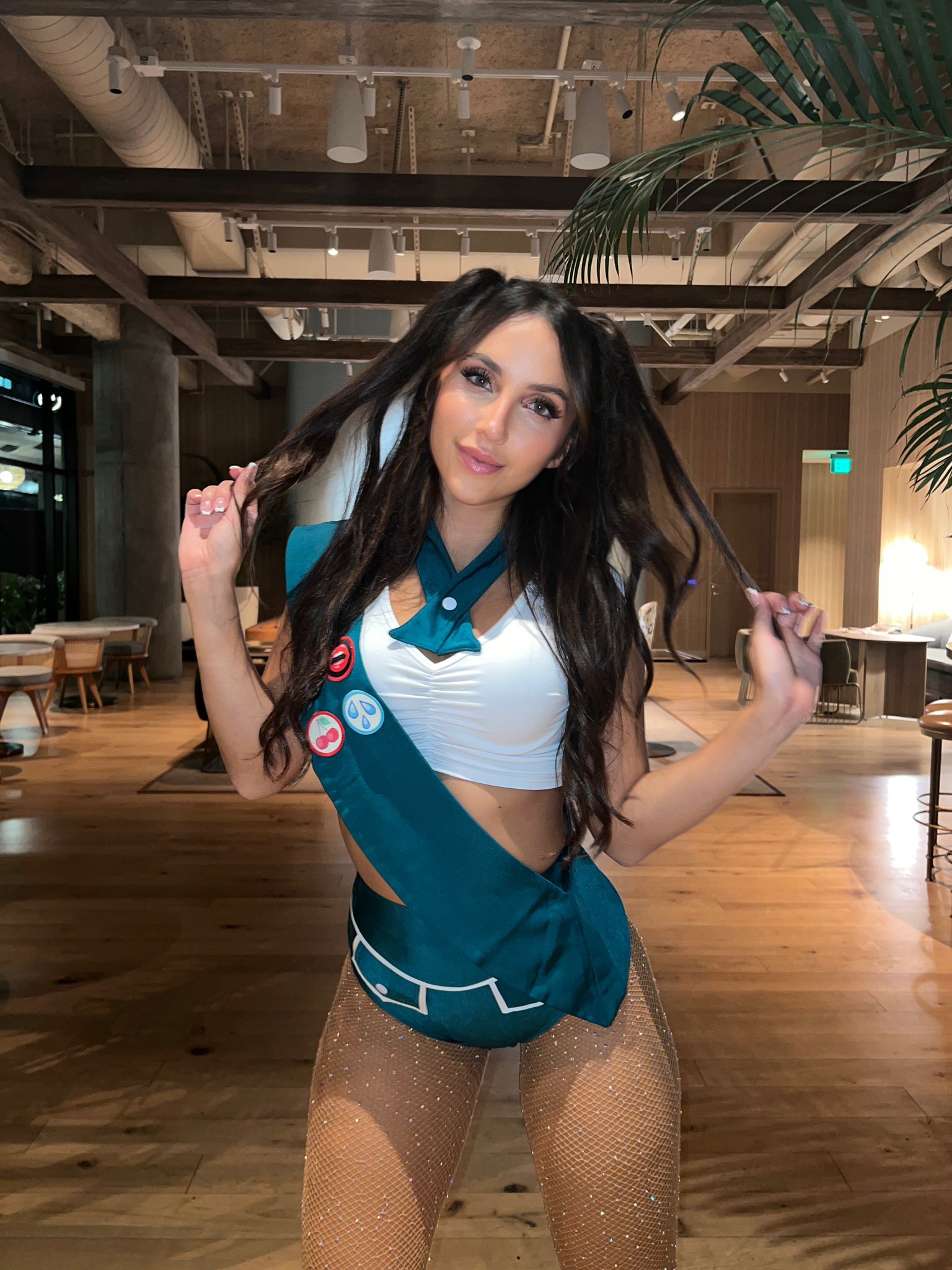 Sofia Husein on Twitter: "Trick or treat https://t.co/QhhdRwb47j" / Twitter