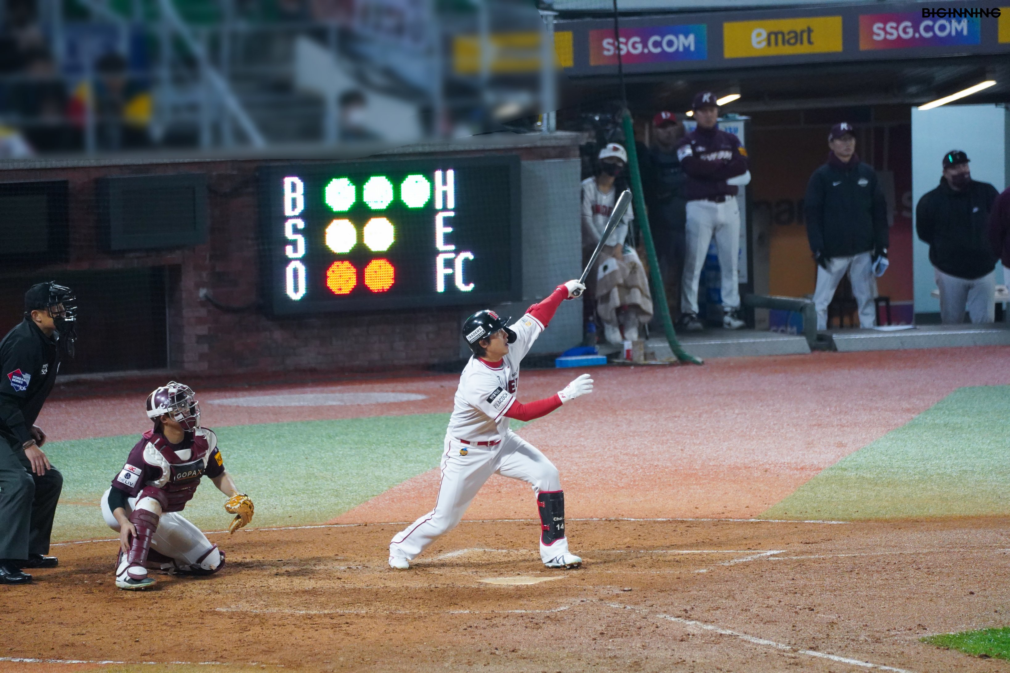 𝙱𝙸𝙶𝙸𝙽𝙽𝙸𝙽𝙶 on Twitter: "221101 SSG vs 키움 한국시리즈 1차전 우리의 최정, 랜더스 최정 - #최정 #SSG랜더스 #빅이닝_최정 https://t ...