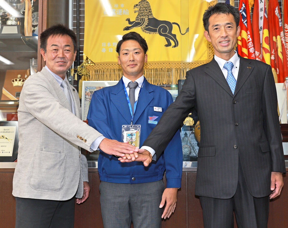 スポーツ報知 巨人取材班 on Twitter: "ドラ5・西濃運輸の船迫大雅に指名あいさつ 26歳151キロ右腕は「ここからがスタート」 https://hochi.news ...