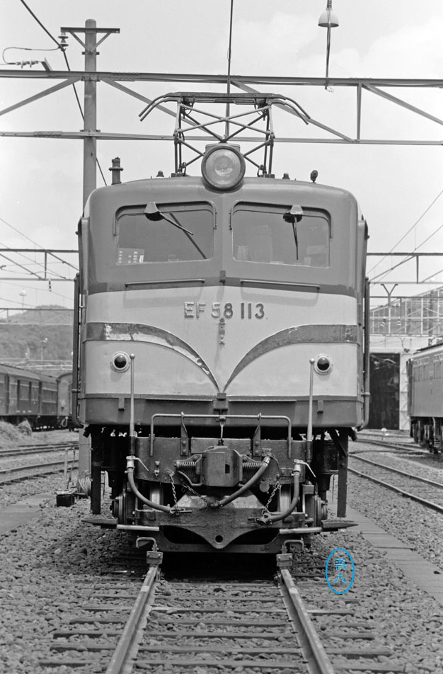 吾八 on Twitter: "EF58 113 1980年撮影 https://t.co/BTpsktCFDW" / Twitter