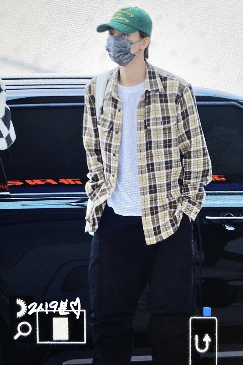 🌻🥰 on Twitter: "RT @2_9_JSuh: 221103 ICN 길에서 첫사랑을 마주쳤다💚💘 #쟈니 #JOHNNY #서영호 #ジャニー #NCT #NCT127"