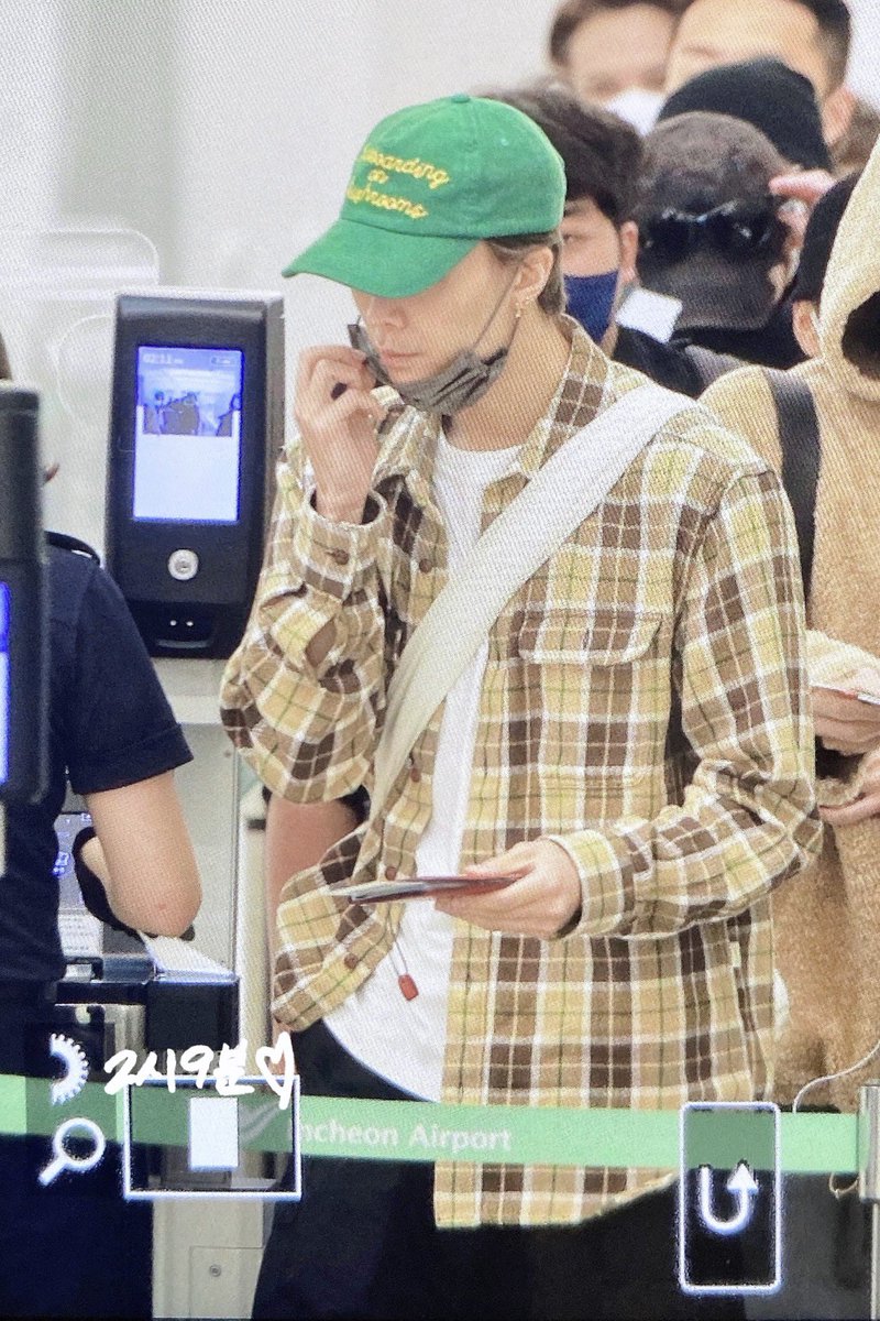 🌻🥰 on Twitter: "RT @2_9_JSuh: 221103 ICN 길에서 첫사랑을 마주쳤다💚💘 #쟈니 #JOHNNY #서영호 #ジャニー #NCT #NCT127"