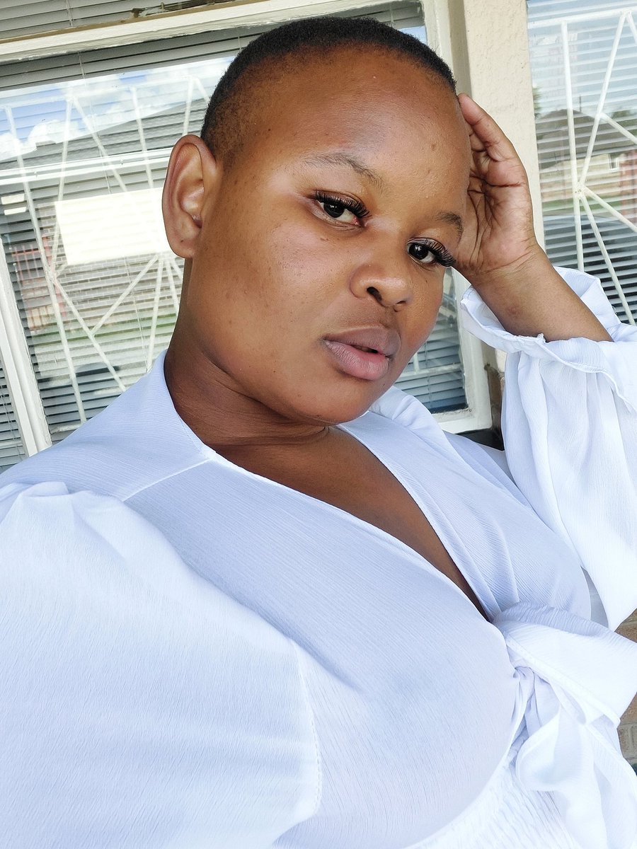 Kekeletso on Twitter: "Nothing much to see here. Just a bad bitch sticking her tongue (and some ...