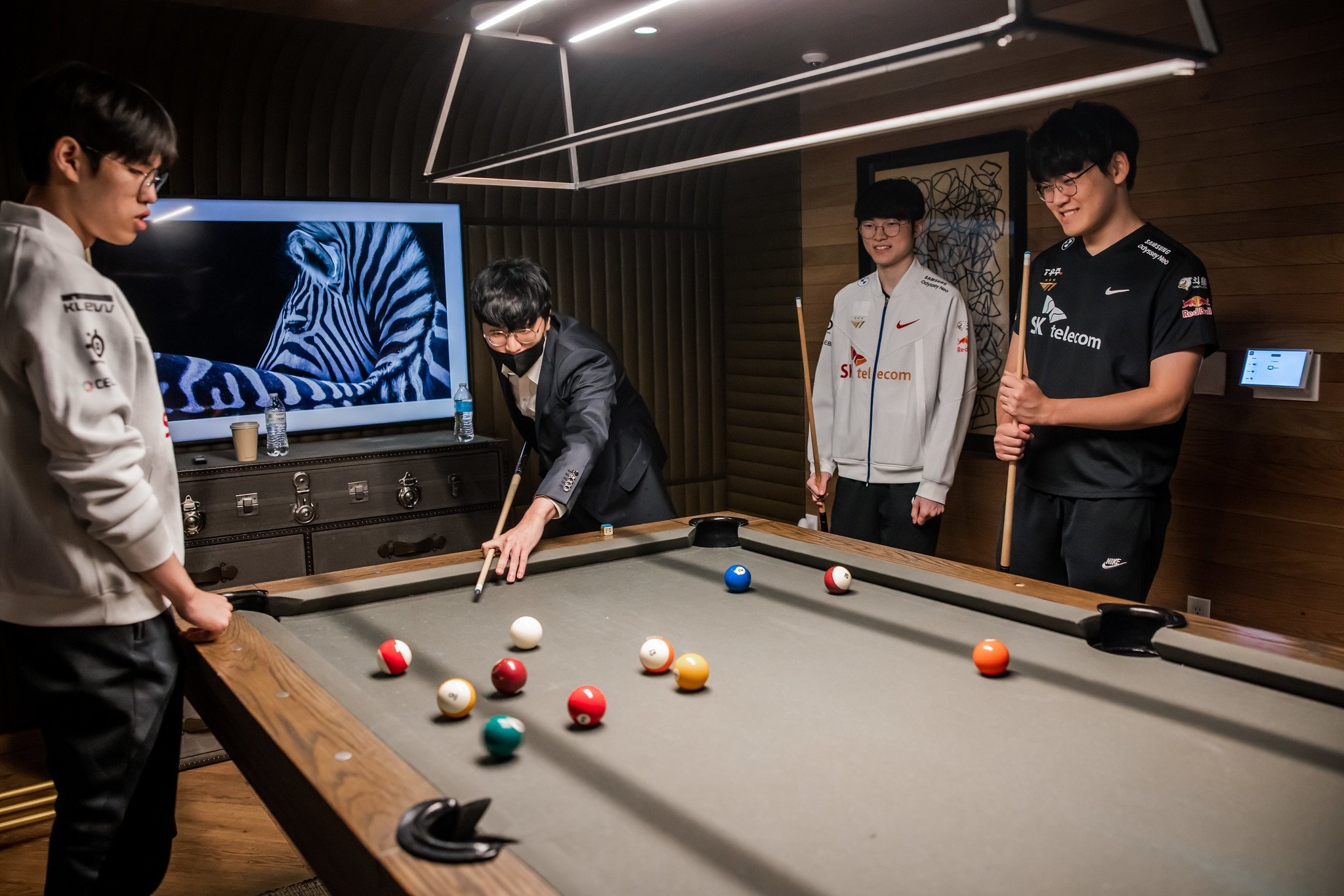 bb 🌴 on Twitter: "imagine playing billiards without the guy who has 30 yrs of experience of it ...