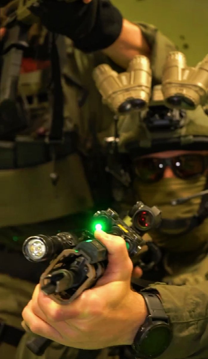 TP 🤘🏻 on Twitter: "🇨🇵#RAID #Police #ATLAS 🧐🧐 - SIG MCX + Aimpoint Micro T2 / EOTech EXPS in ARMS ...