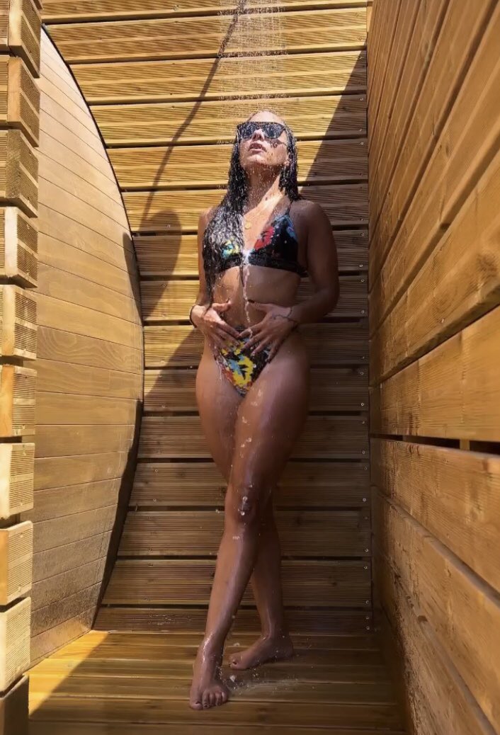Sexycelebs1234 On Twitter Love How Thicc Alexs Thighs Are And How