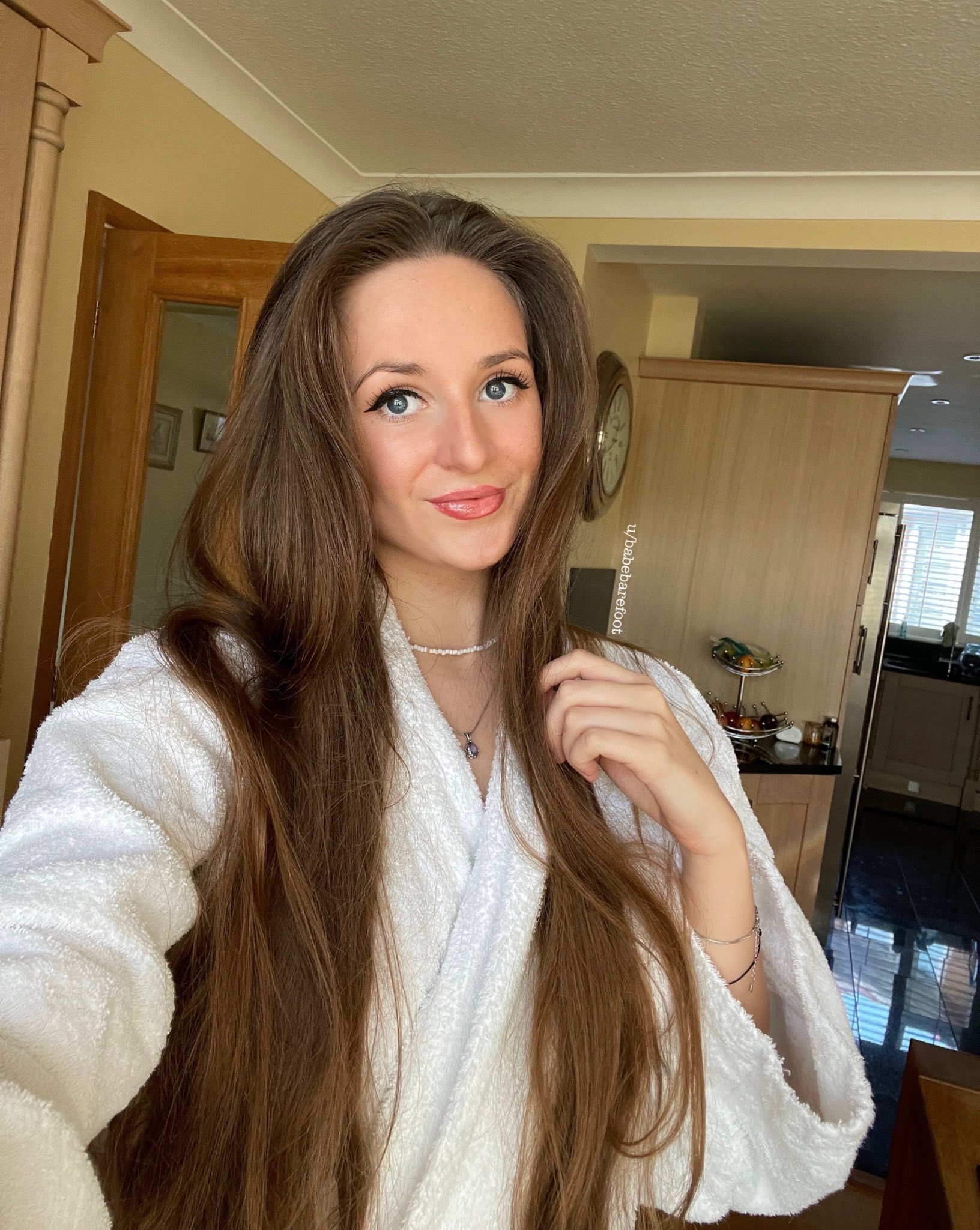 BabeBarefoot 👣 Isabelle Lane on Twitter: "The girl… her soft soles 👀👣 Would you worship them ...