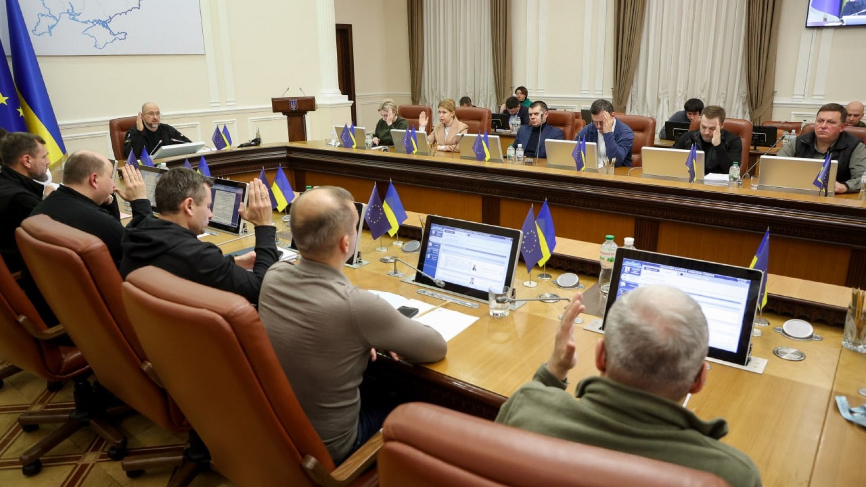 Jesusukraine Кабмін України Twitter