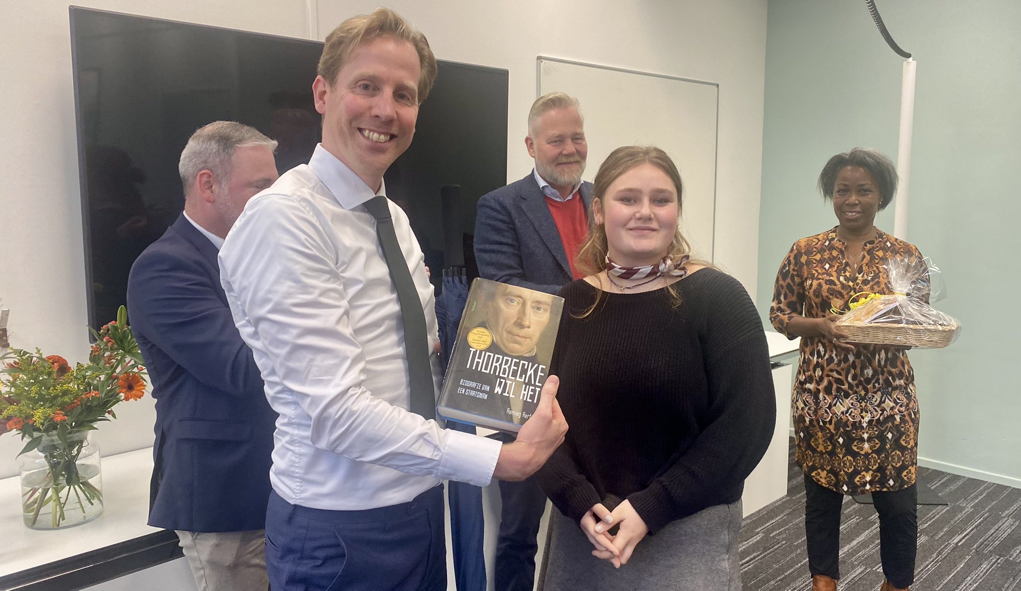 Mark Strolenberg on Twitter: "Bezoek vandaag van VVD staatssecretaris van Defensie Christophe ...