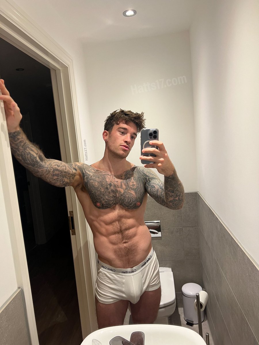 Chris Hatton on Twitter: "Just woke up 🥱 http://Hatts17.com"