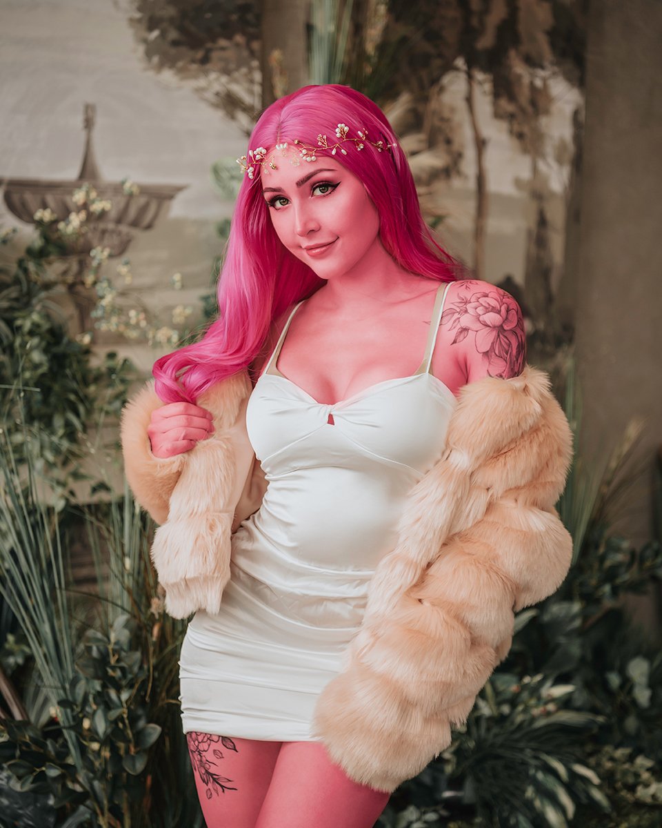 Luxlo🌿 on Twitter: "Persephone and the coat https://t.co/oKRpLf5Bwc" / Twitter