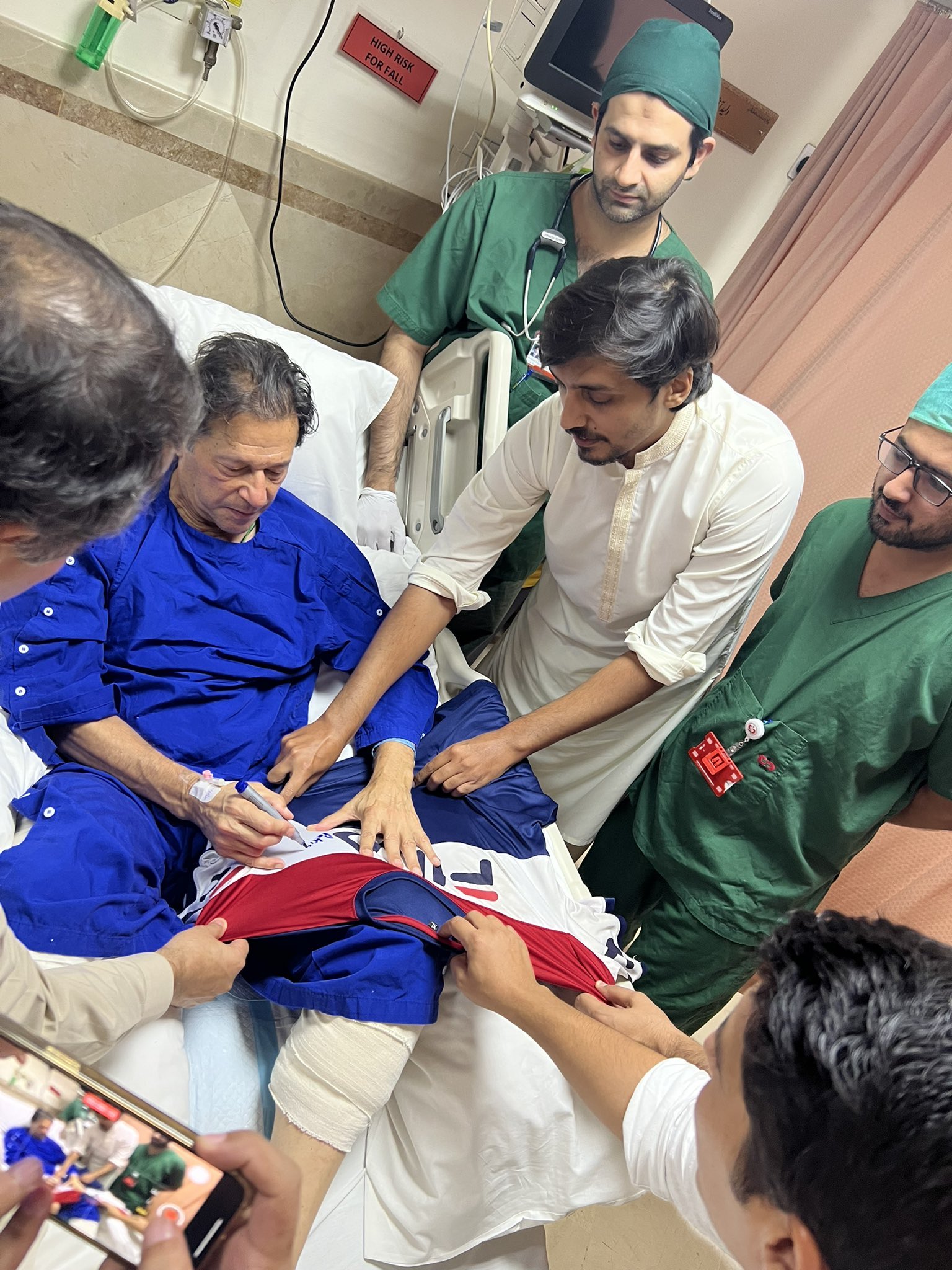 Ihtisham Ul Haq on Twitter: "Ibtisam met Imran Khan. https://t.co/QHnNvzjVcG" / Twitter