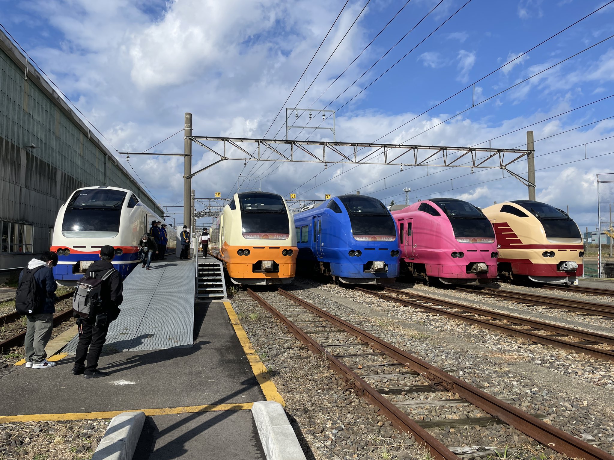 Srd on Twitter: "現役E653系勢揃い！ https://t.co/VrGkZehcOq" / Twitter