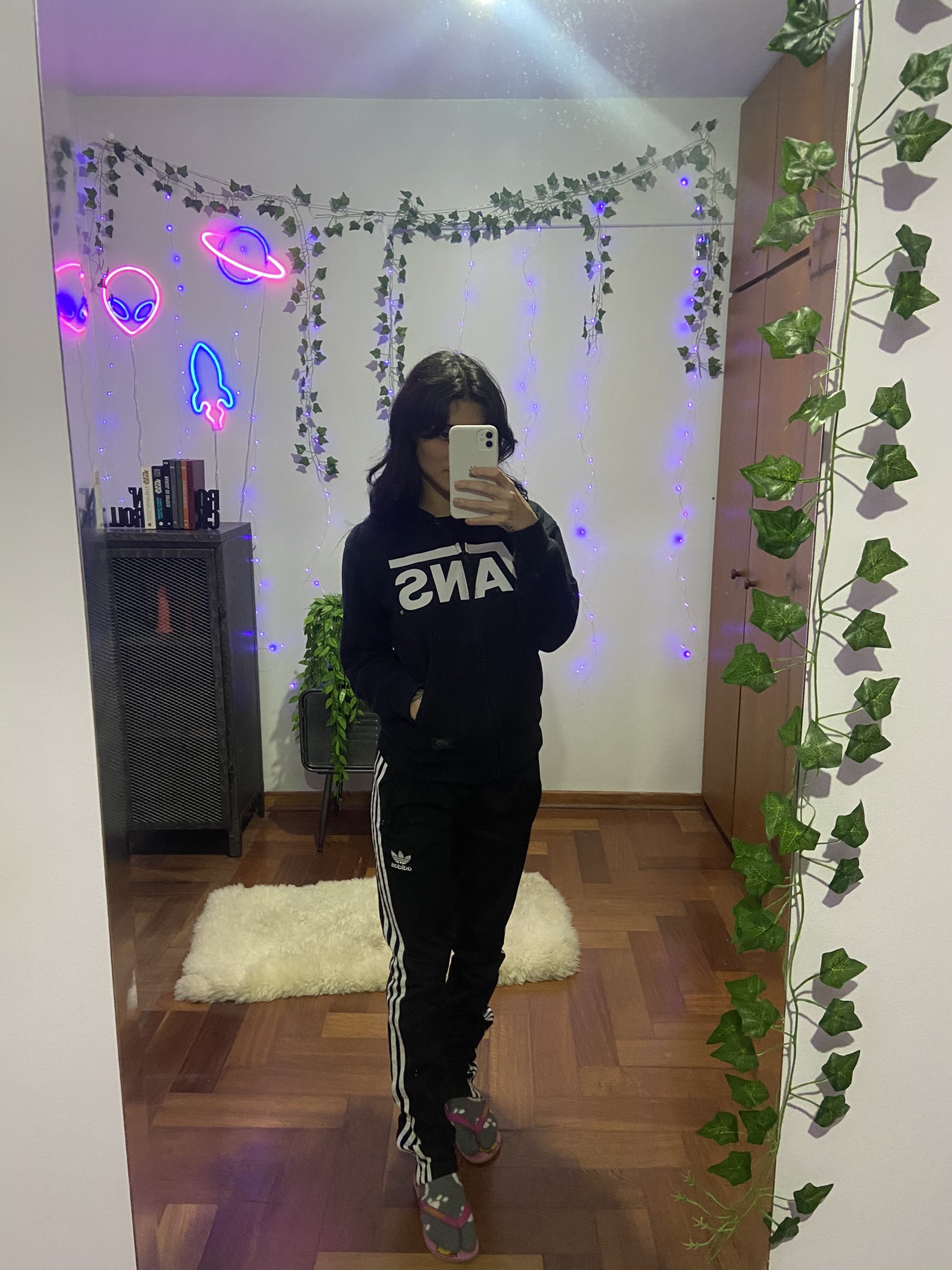 TW Pornstars - 1 pic. Phernanda ♱. Twitter. no frio é só o essencial. 9:39 PM - 4 Nov 2022