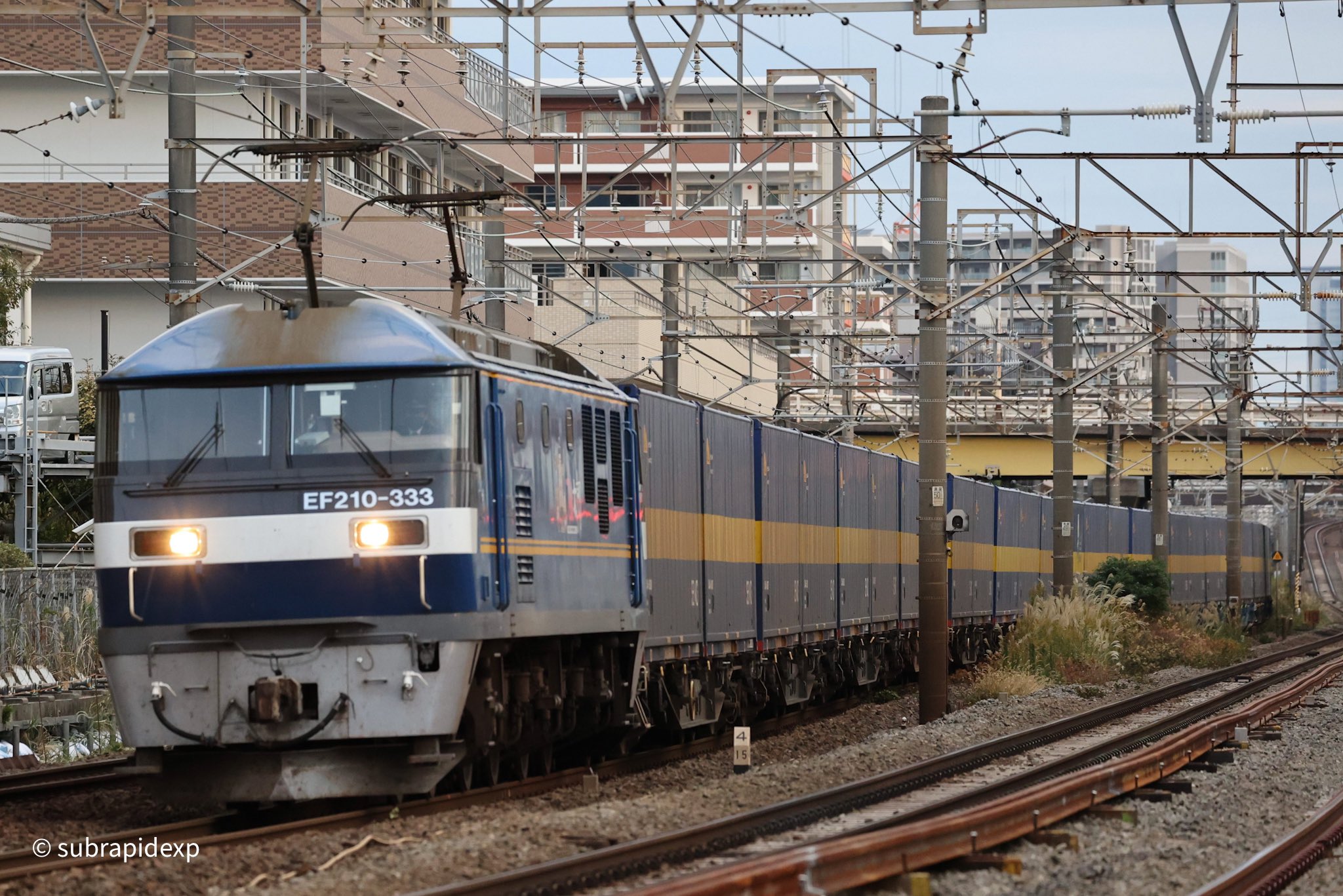 区間快速-SUB. RAPID EXP. on Twitter: "2022.11.5 2059レ EF210-333＋コキ 吹桃代走&コキ7両目にキティコンテナあり。 https://t ...