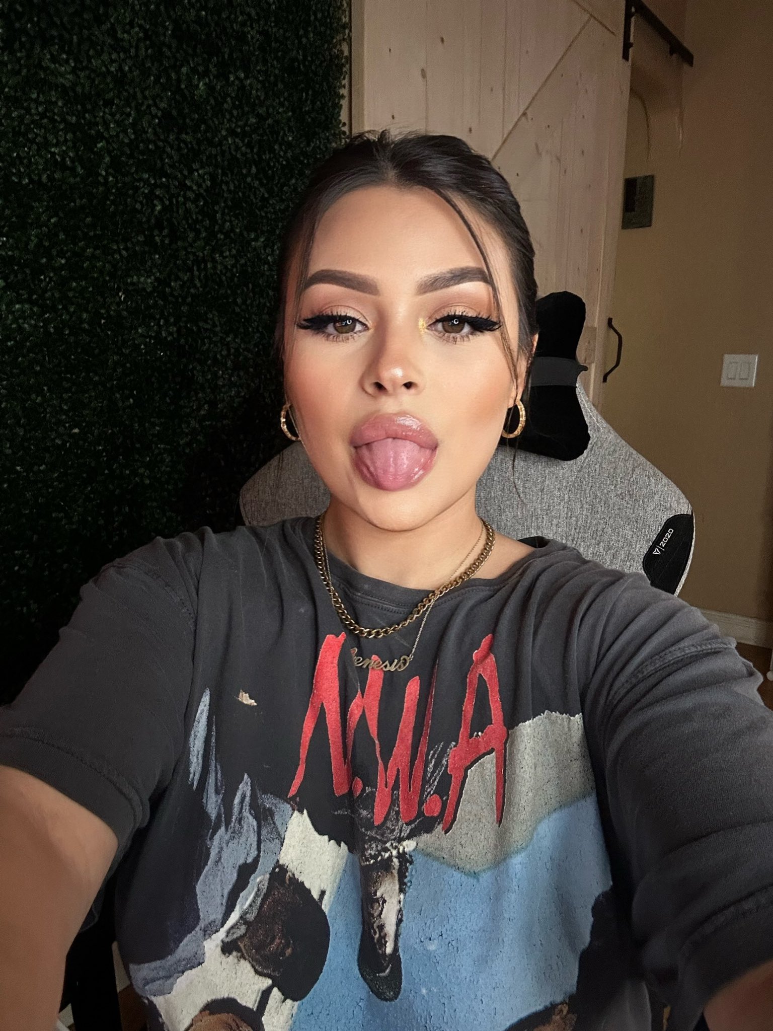 TW Pornstars - Genbxnz♡. Twitter. Live on. 10:13 PM - 4 Nov 2022