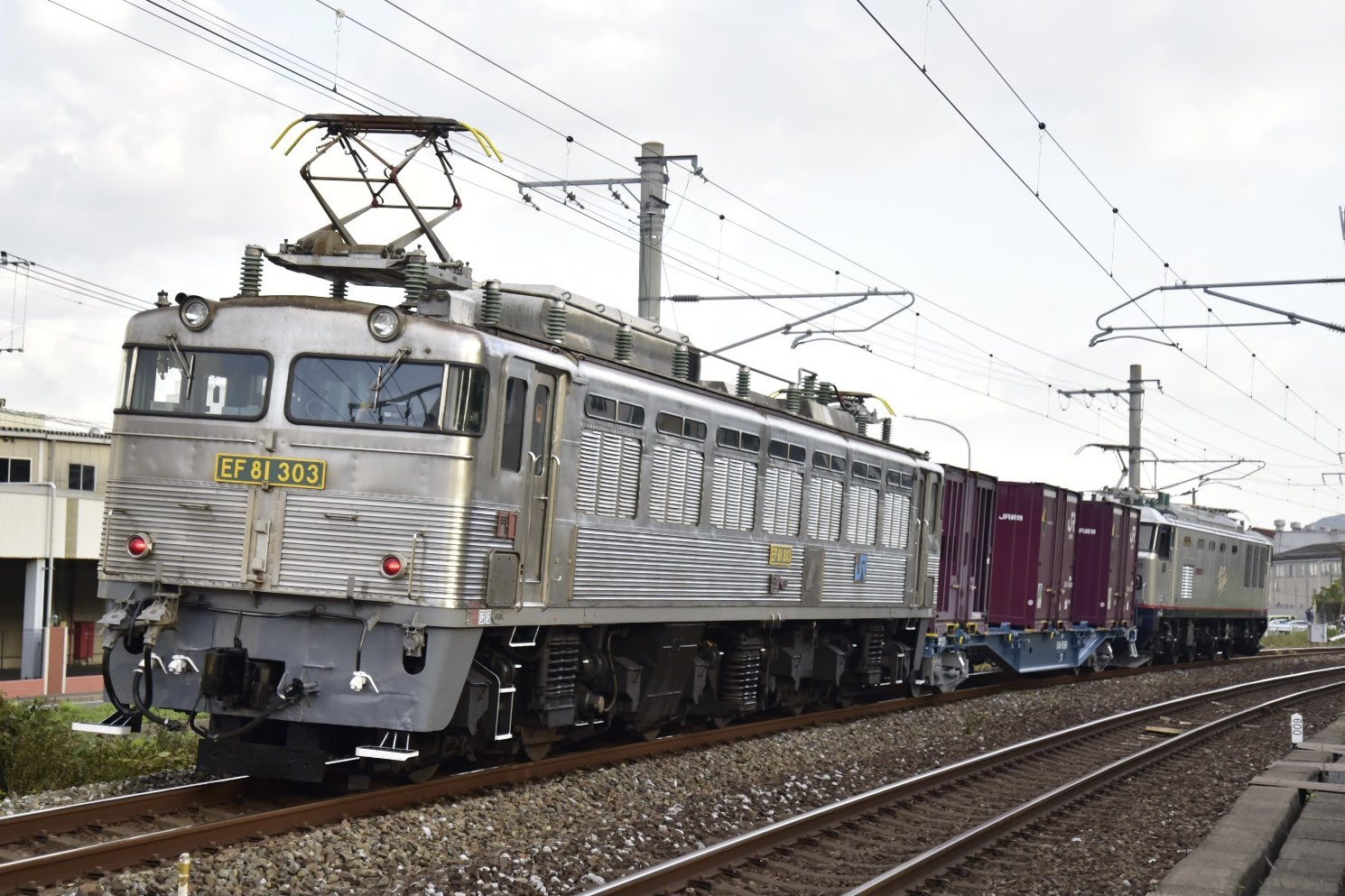 バリー隊 on Twitter: "2022/11.5 九州鉄道記念館展示回送 EF510 301＋コキ1B＋EF81 303 https://t.co/UkWEEJXNmW" / Twitter