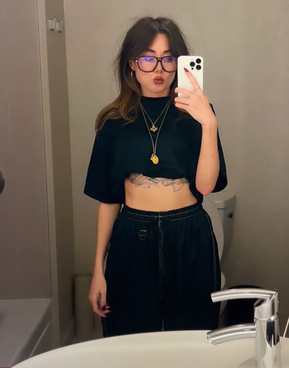 monica 🧸 on Twitter: "taking selfies with 1% battery is such a rush https://t.co/Ta9JufGpTh ...