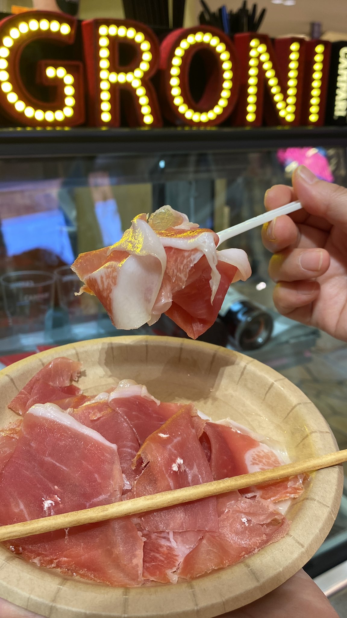 HANKYU EVENT on Twitter: "#イタリアフェア2022🇮🇹 会場で見つけた美味しそうなものや、かわいくてつい手にとってしまうものです😻 イタリア産の生ハム、今ではとっても ...