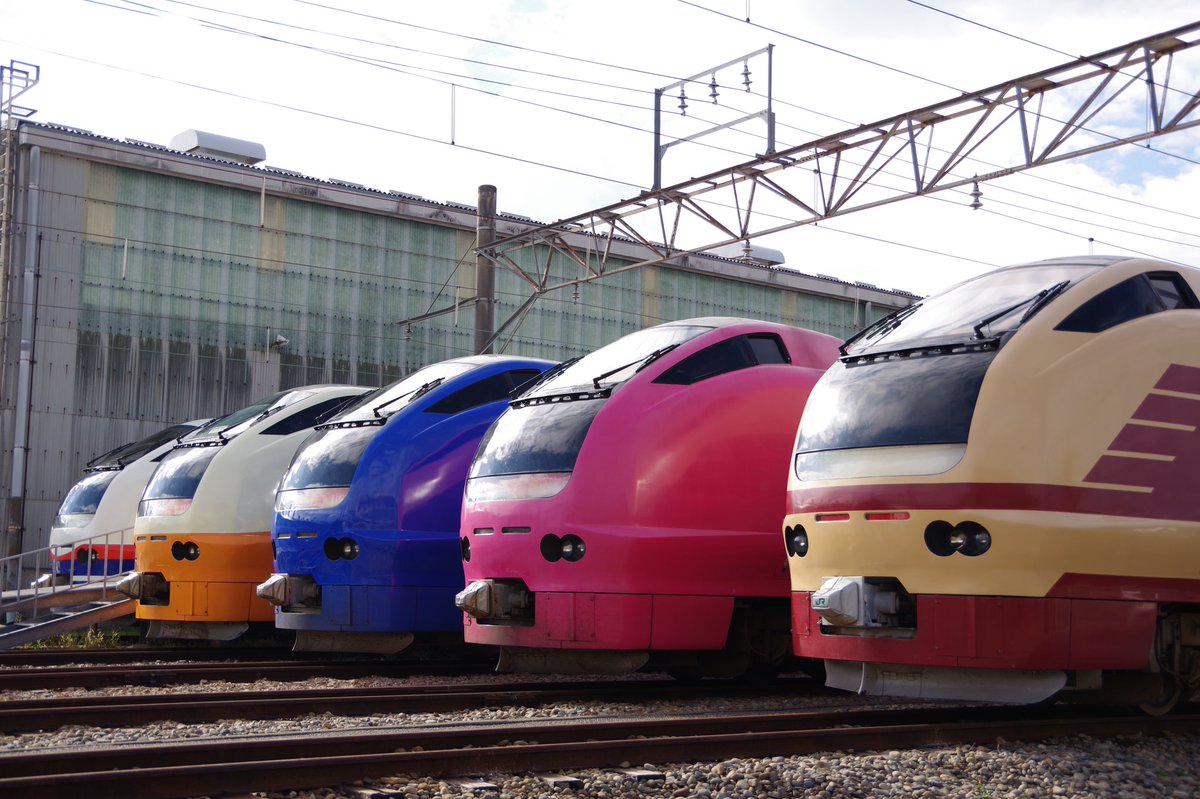 フリーバード on Twitter: "新潟車両センター見学会2022に行ってきました。まずは目玉とも言えるE653系の5並び。普段新潟では見られない国鉄特急色も加わりインパクト大。軽快な感じ ...