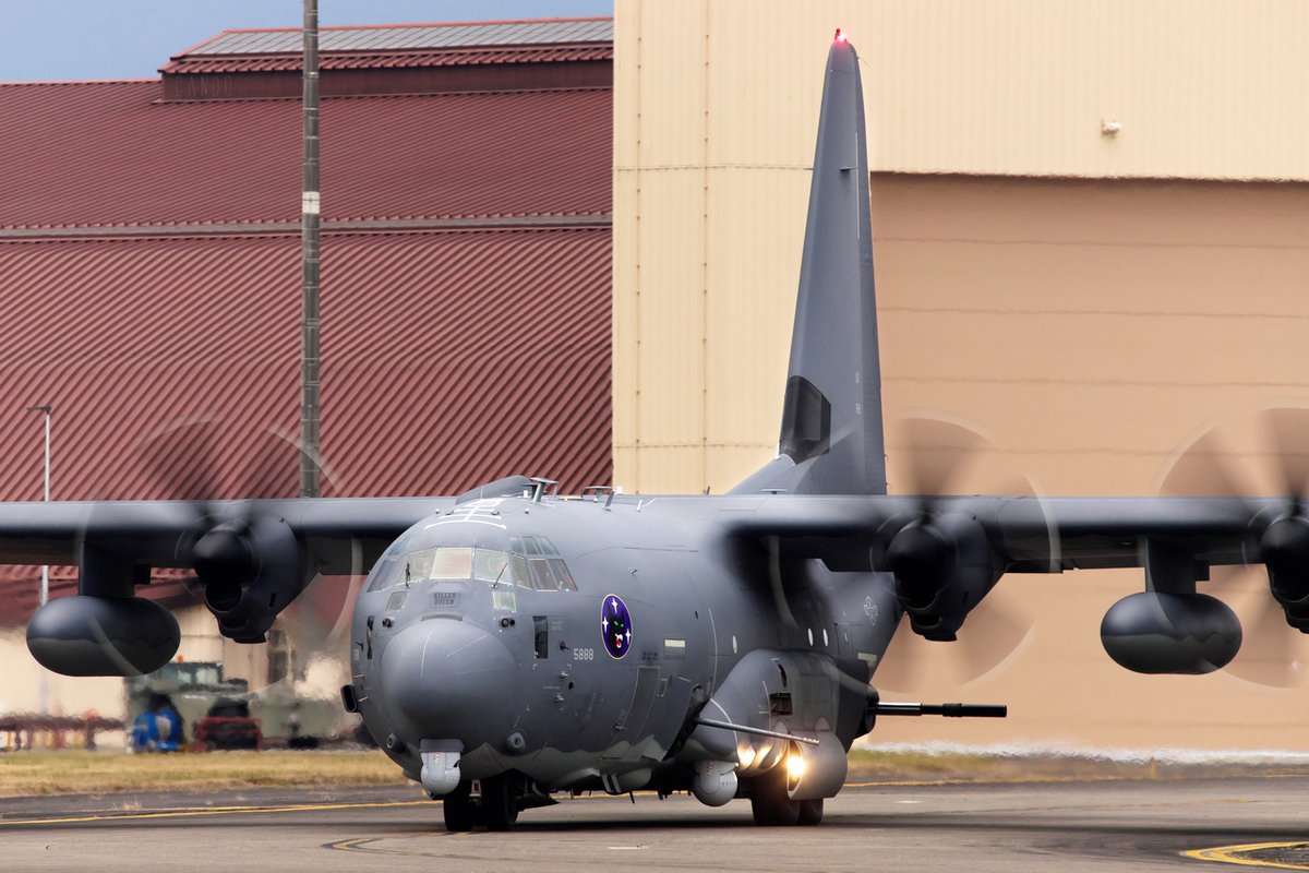 cando on Twitter: "週末しか行けなかったので3度目の正直でやっと撮影機会がやってきました。＃C130 https://t.co/4YJL88kDh5" / Twitter