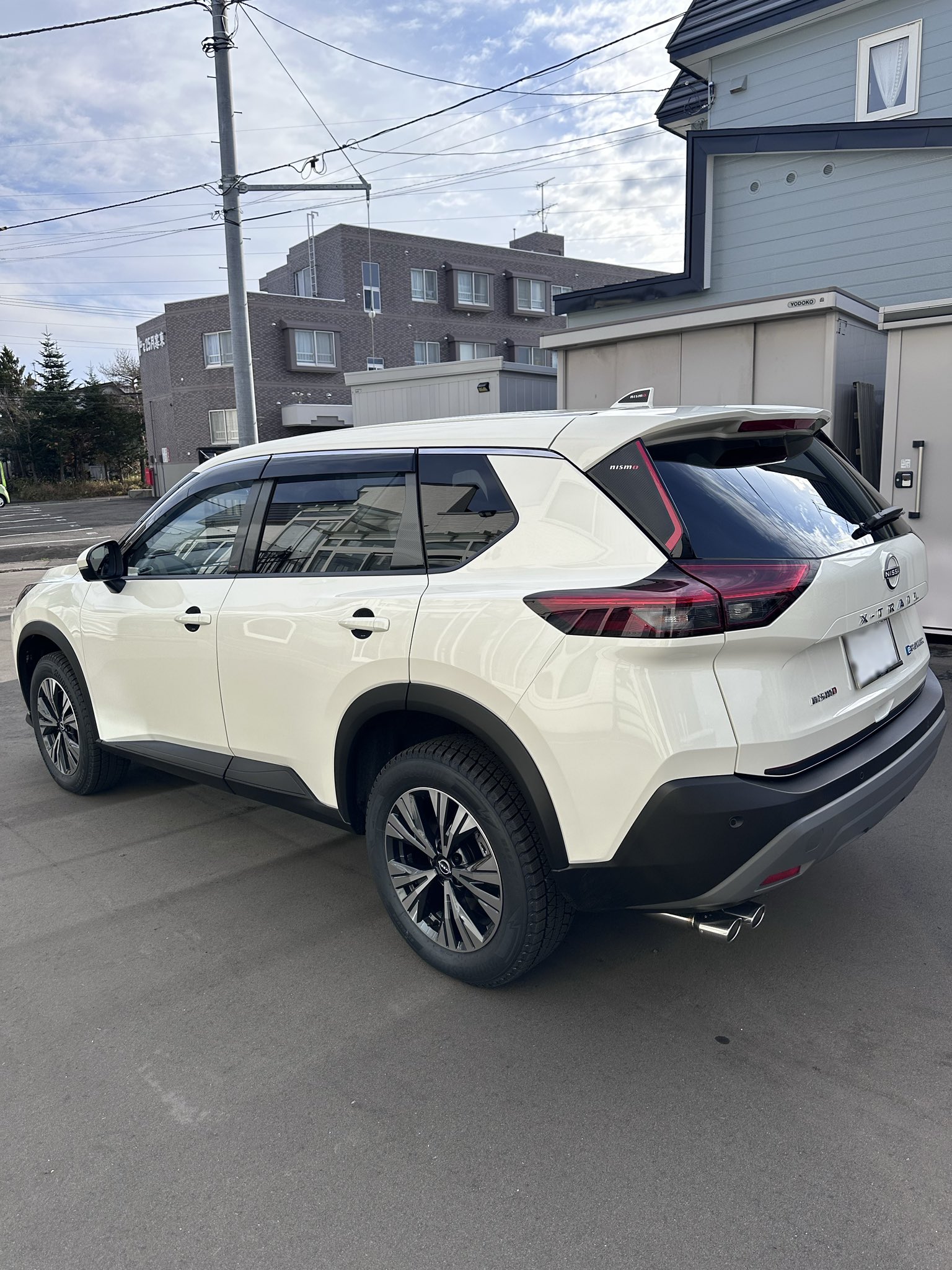 yugaeru on Twitter: "T33エクストレイル3列シートのXグレード納車です ミラー以外はフルニスモですが冬タイヤホイール…雪解けまで完全体はお預けです。 エルグランドとの車重 ...