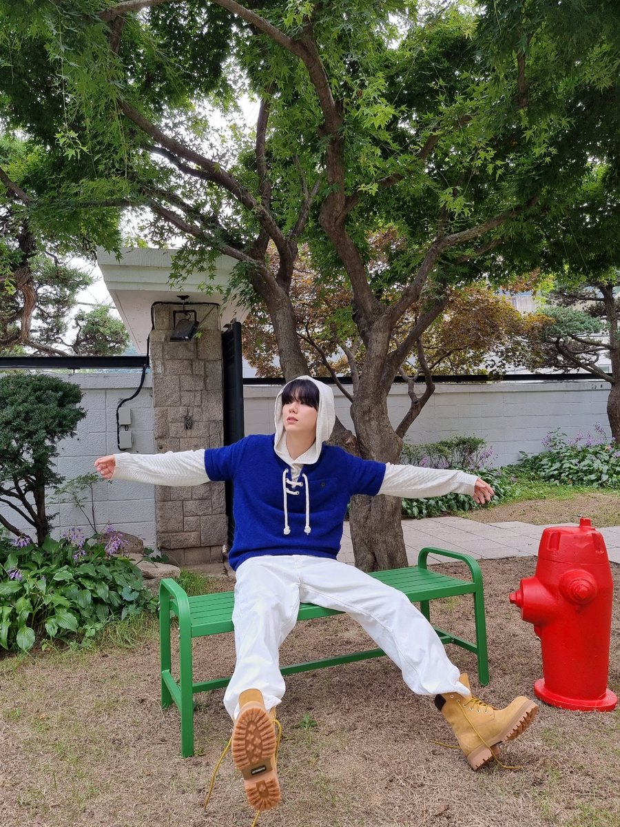 파란색도 이렇게 짙은 파란색이 좋더라 기현 기현 몬스타엑스 Monsta X Officialmonstax