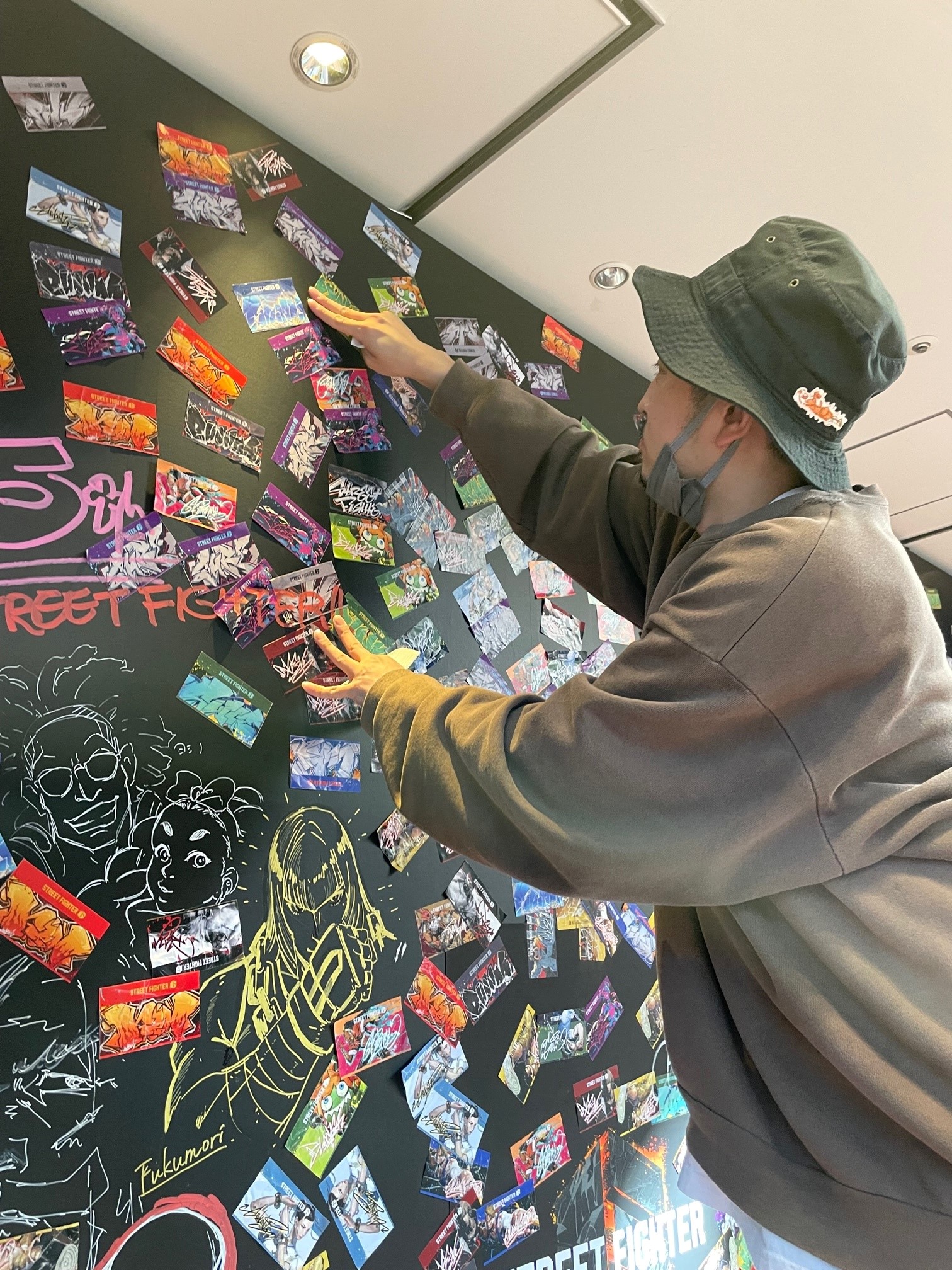 カプコン公式 CAP’ARTWORK on Twitter: "ステッカー、松本Pが増量中～ #大阪SF展 https://t.co/SMjlQm2GAP" / Twitter