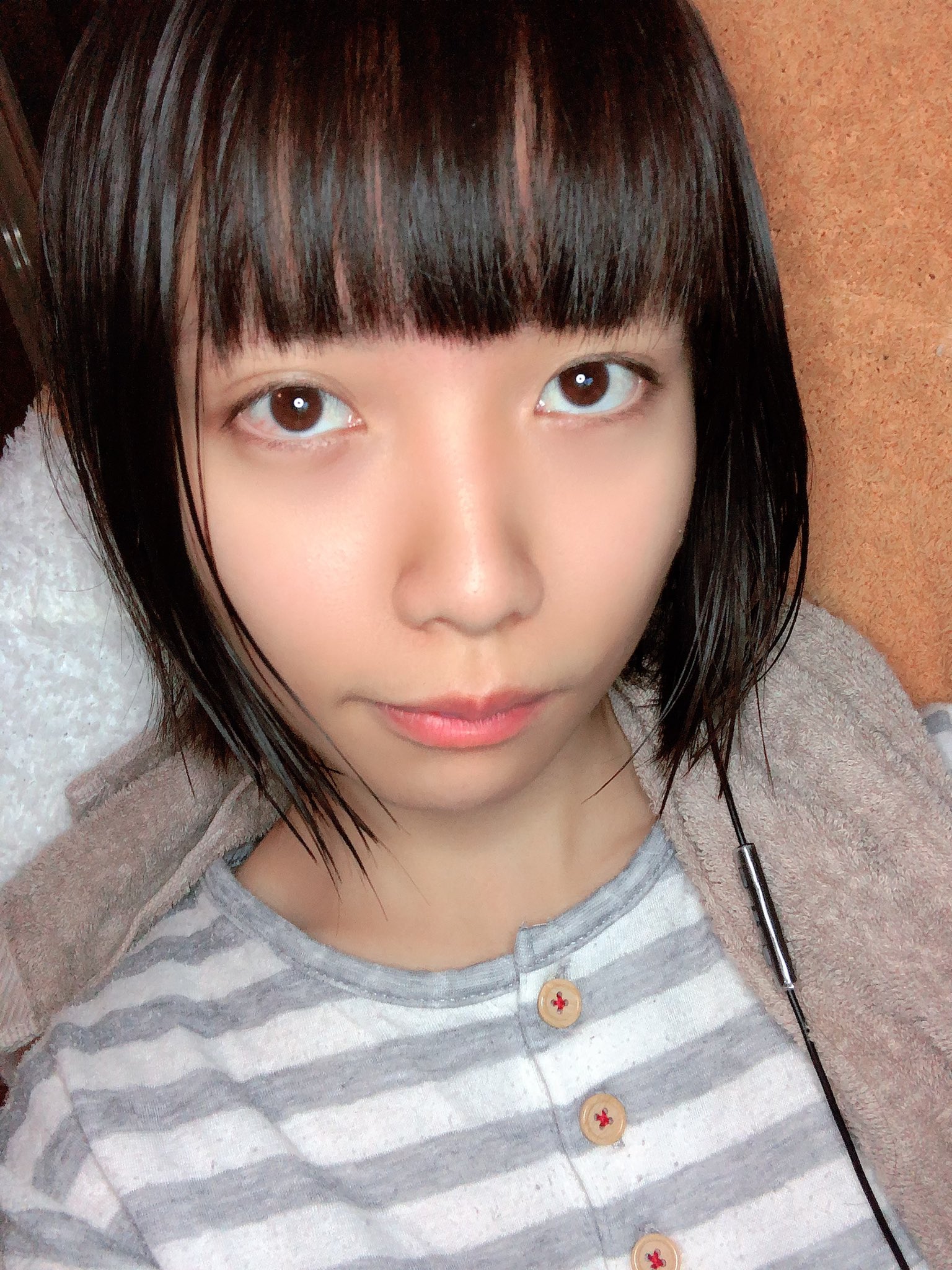 雪乃える on Twitter: "お給仕用に買ったリングライトで、お風呂上がりに試し撮り😌 黒い線みたいなのゲーミングイヤホンです🎮 https://t.co/REDzq7Ju8X ...