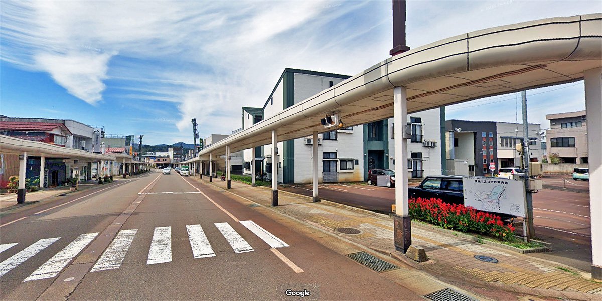 j-rakuda on Twitter: "JR小千谷駅近くの原信駅前店跡地。もとは1991年に原信と合併した福屋の店舗。商店街立地ながら駐車場を有した小型店であったが2004年の中越地震に ...