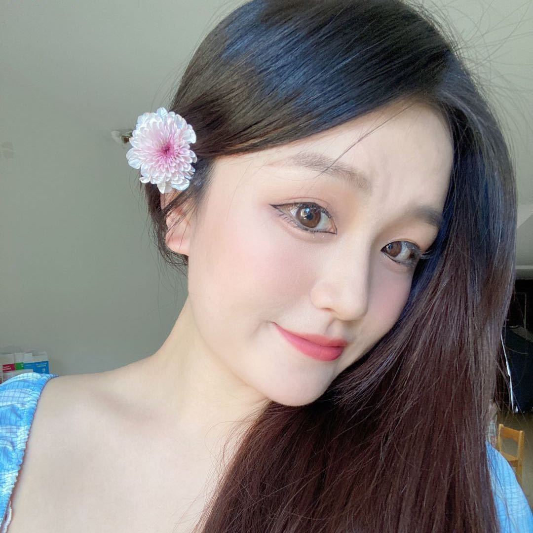 CC studio(招募主播) on Twitter: "新主播 开播第一天🥂 巨乳妹妹~肥臀屁股 爱了爱了(⑉°з°)-♡ 链接 👇 https://t.co/rD0pGQpsnA ...