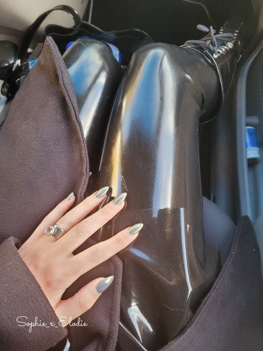 Kommt gut ins Wochenende. 🐱🖤 Sophie_x_Elodie @sophieelodie