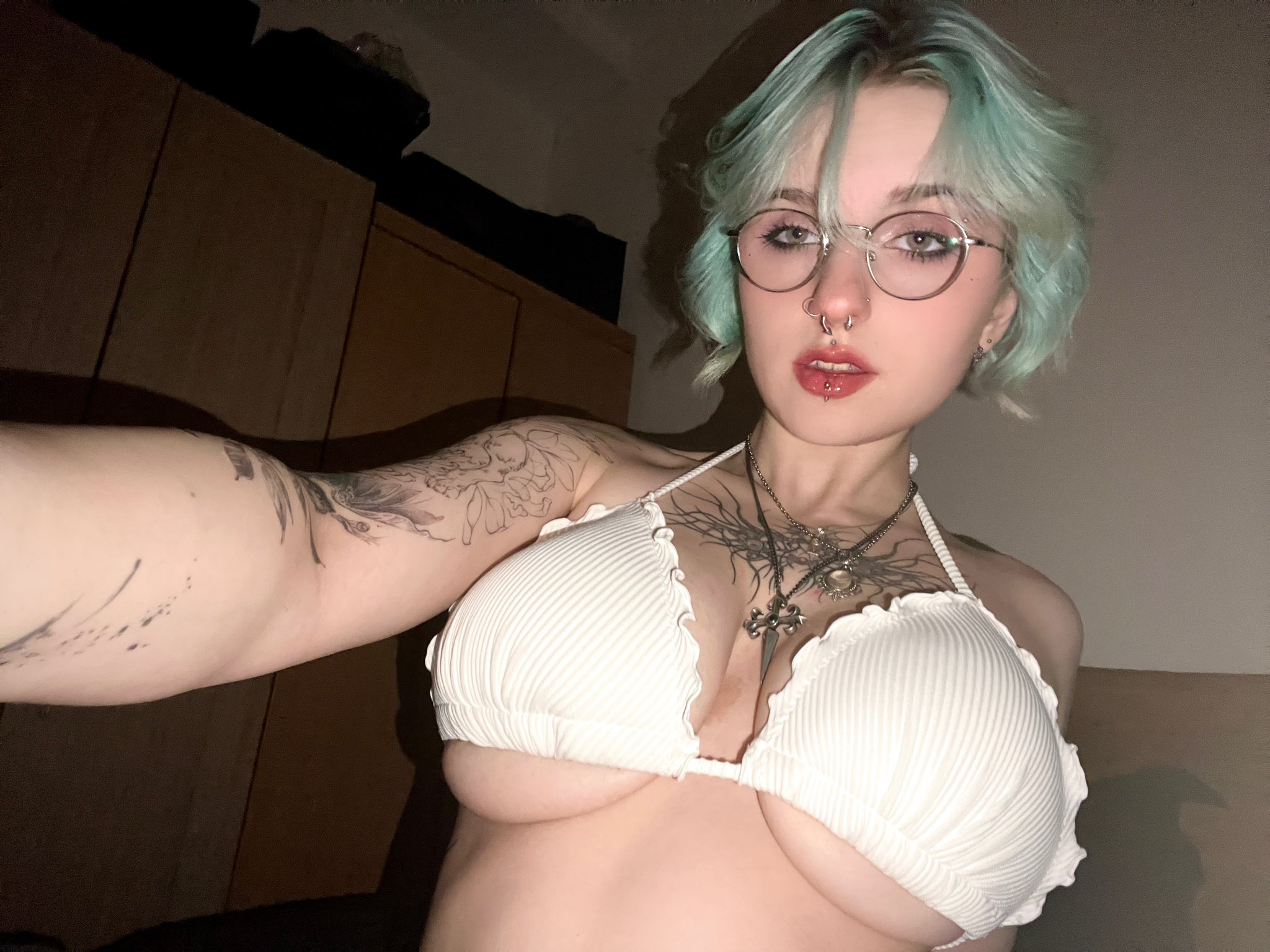 ⋆ 𝐥𝐲𝐫𝐚 𝐜𝐫𝐨𝐰 °｡⋆ on Twitter: "happy friday u guys :3 #nsfwtwt https://t.co/RkCShmymvU" / Twitter