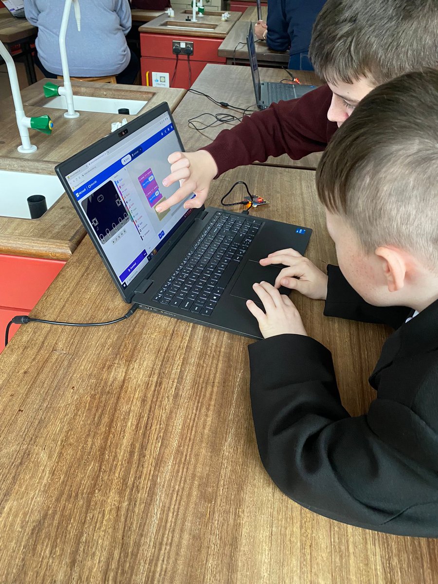 Micro:bit Educational Foundation on Twitter: "RT @UlsterFlexEd: #SchoolPartnerships What a ...