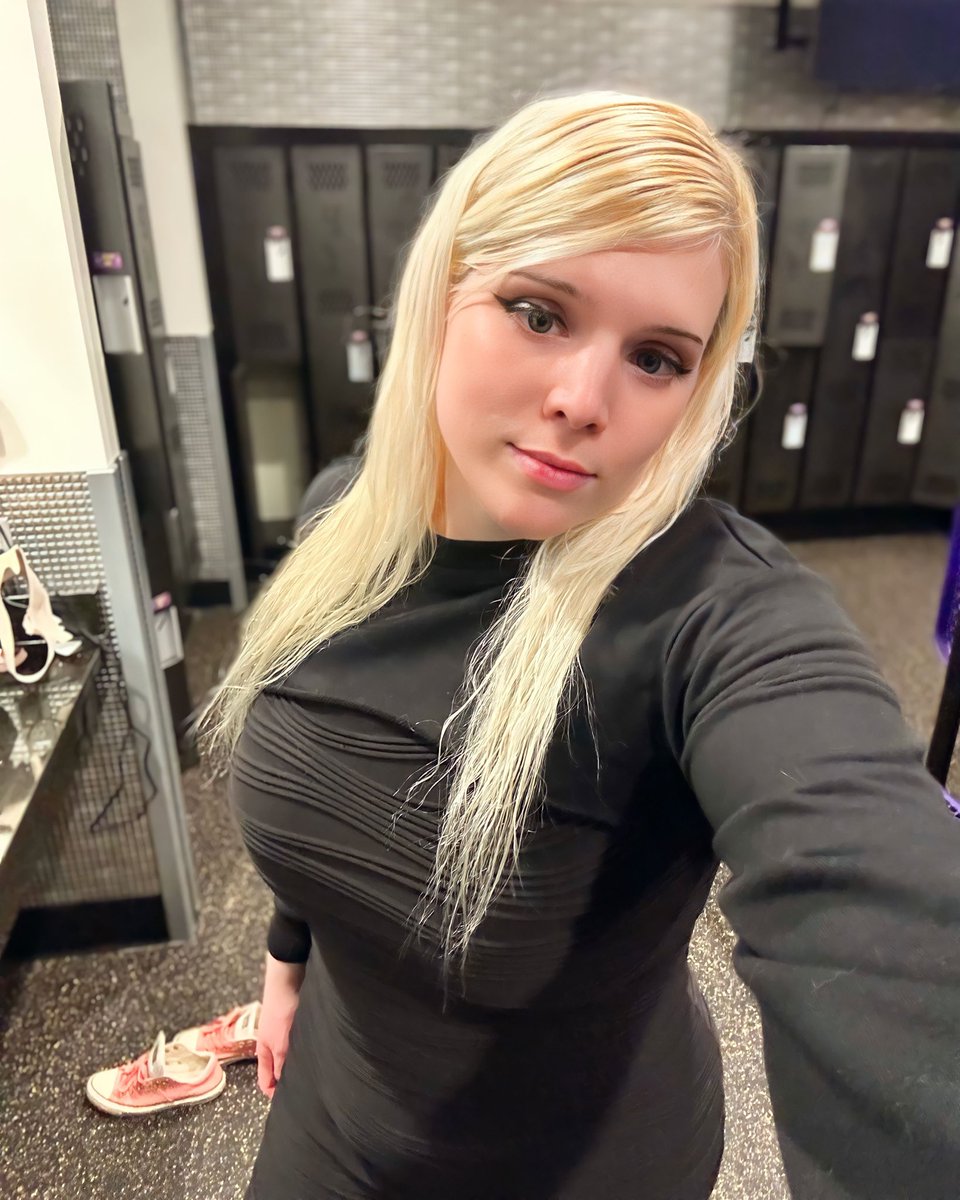 I present a strong trans girl who finished another workout 💖 🏳️‍⚧️ ...