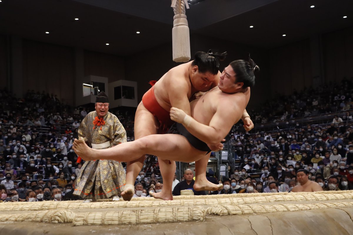 日本相撲協会公式（九州場所まで あと4日！） on Twitter: "＜七日目の様子＞ 幕内取組 豊昇龍（6勝1敗） 外掛け 若元春（4勝3敗） #sumo #相撲 #九州場所 #十一月場所"