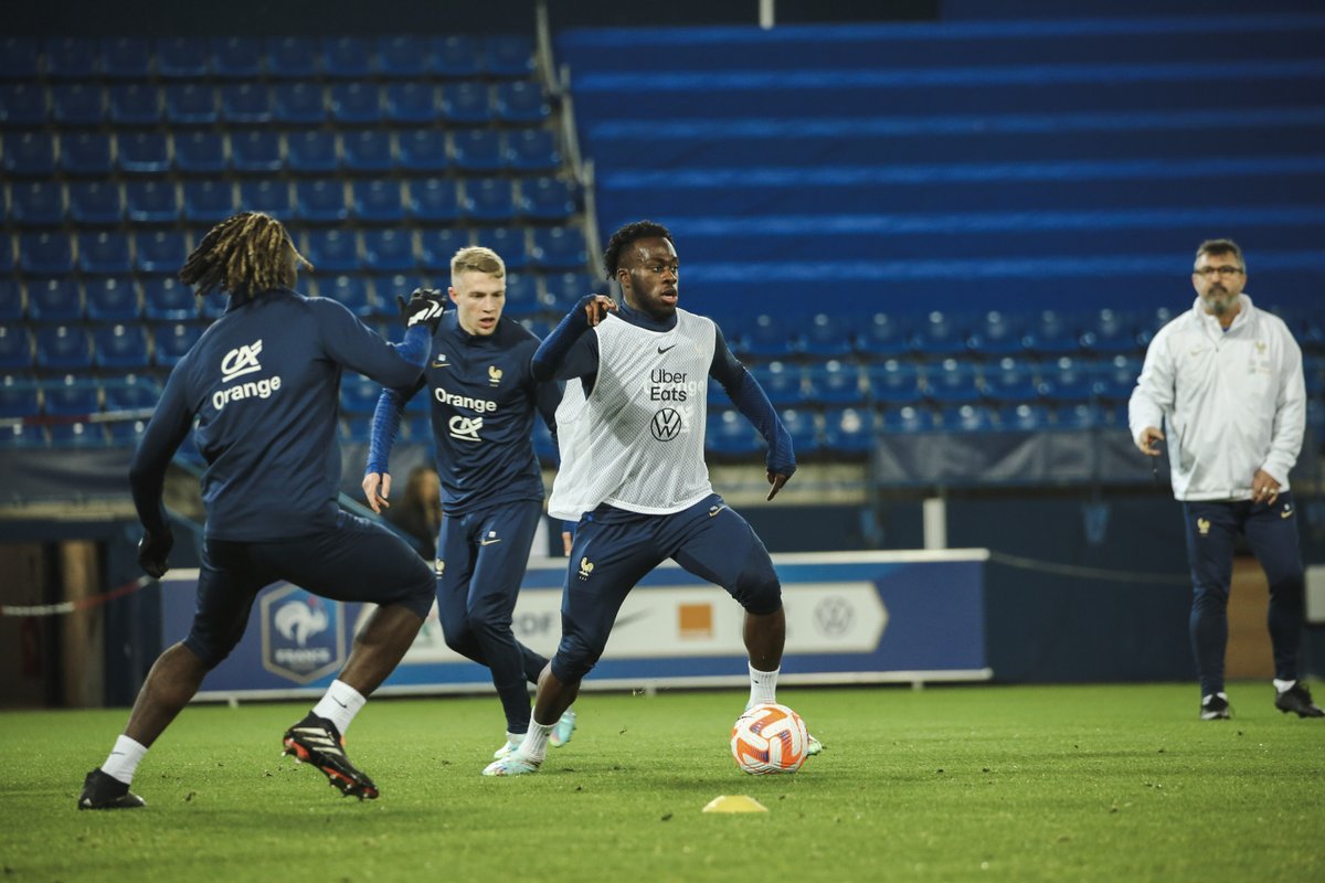 Equipe de France ⭐⭐ on Twitter: "Jour de match pour notre 𝙀𝙦𝙪𝙞𝙥𝙚 𝙙𝙚 𝙁𝙧𝙖𝙣𝙘𝙚 𝙀𝙨𝙥𝙤𝙞𝙧𝙨 👊 🆚 France ...