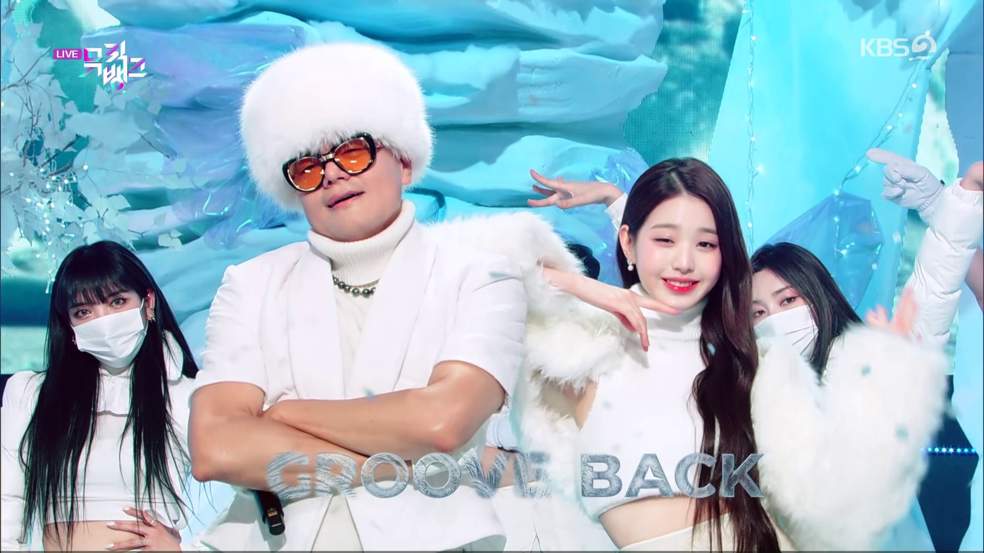 Kkura Unnie on Twitter: "HELP JYP GOT OUR IZ*ONE GIRLIES WONYOUNG AND YURI!! 😭😭 https://t.co ...