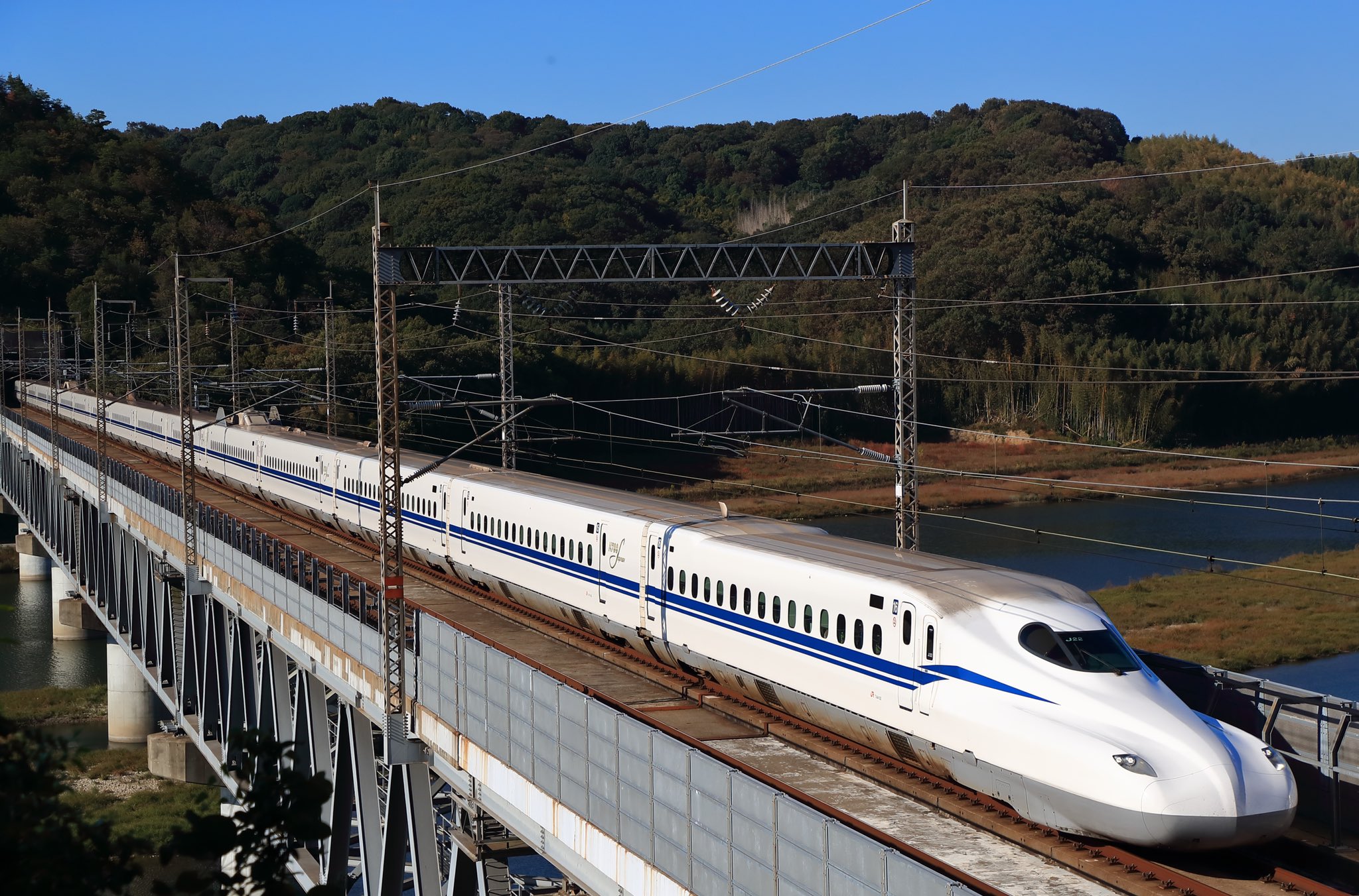 dai700 on Twitter: "雲ひとつもない超快晴中駆け抜けていく 500系、レールスター、n700s.ピカピカのn700系はかっこよすぎました！！ https://t.co ...