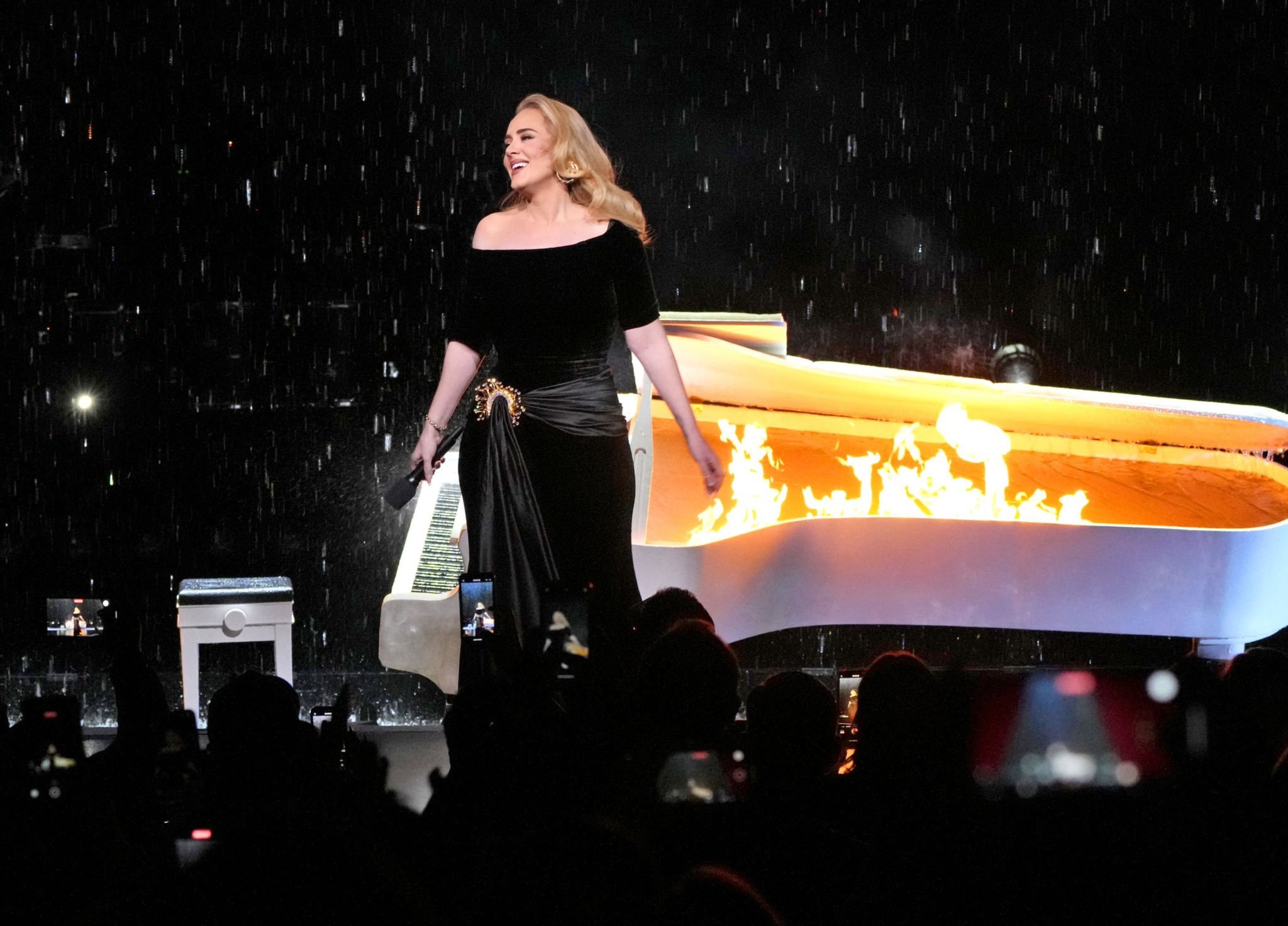 Adele Global 🍷 on Twitter: "4. The burning piano during “Set Fire To The Rain” 🔥 “Raindrops ...