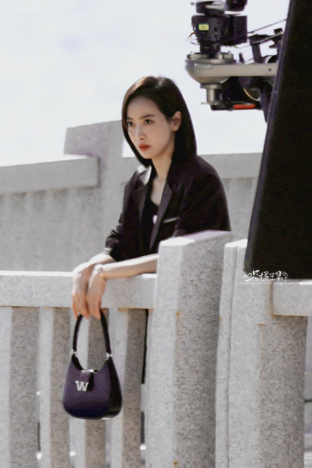 𝒗𝒊𝒄𝒕𝒐𝒓𝒊𝒂 𝒂𝒓𝒄𝒉𝒊𝒗𝒆 on Twitter: "[221119] Song Qian filming drama “Our Interpreter” cr weibo # ...