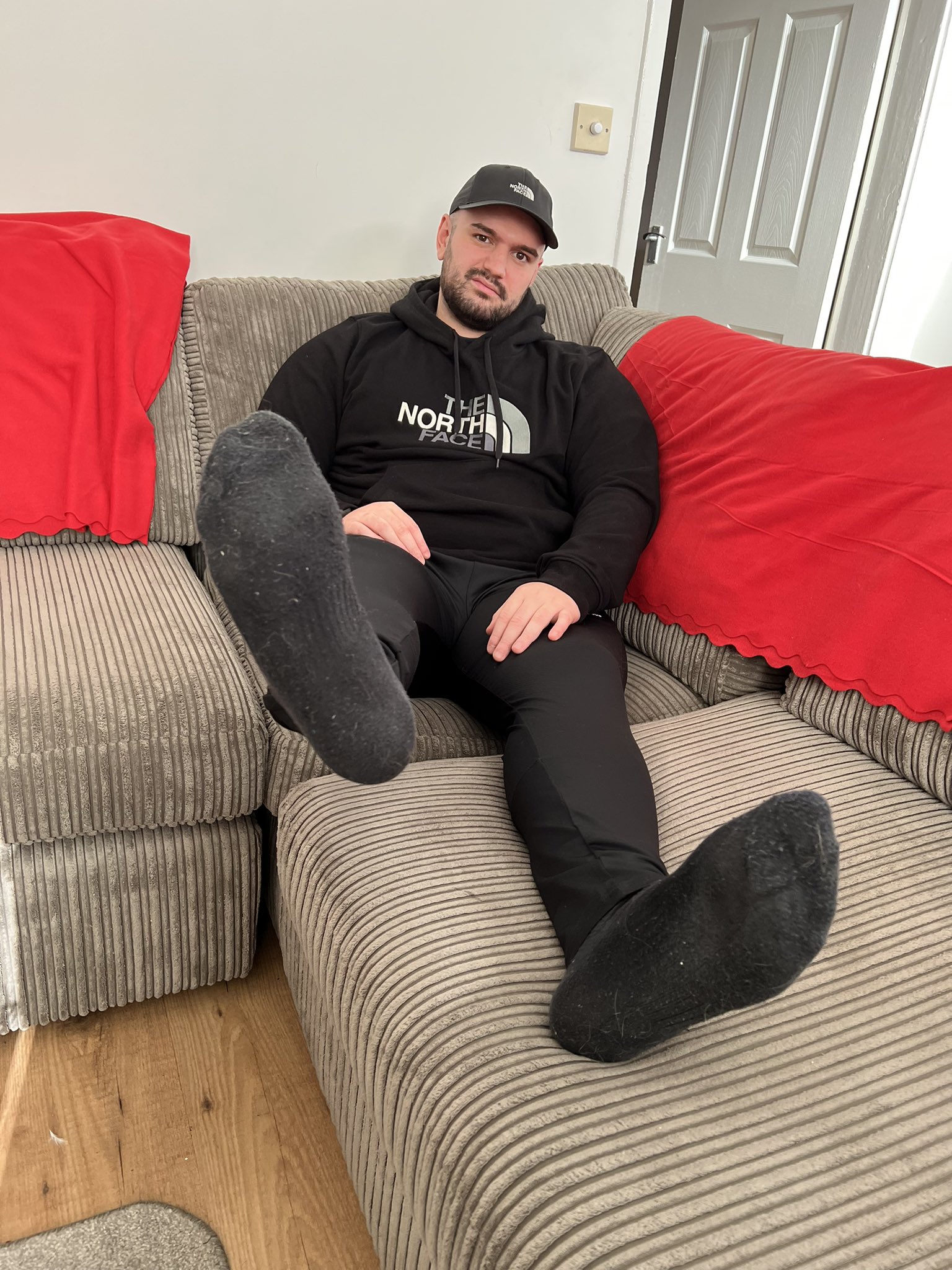 Findom Boss On Twitter Remove The Sock Slowly And Insert Your Pay Check Between My Toes 😏💰 7413