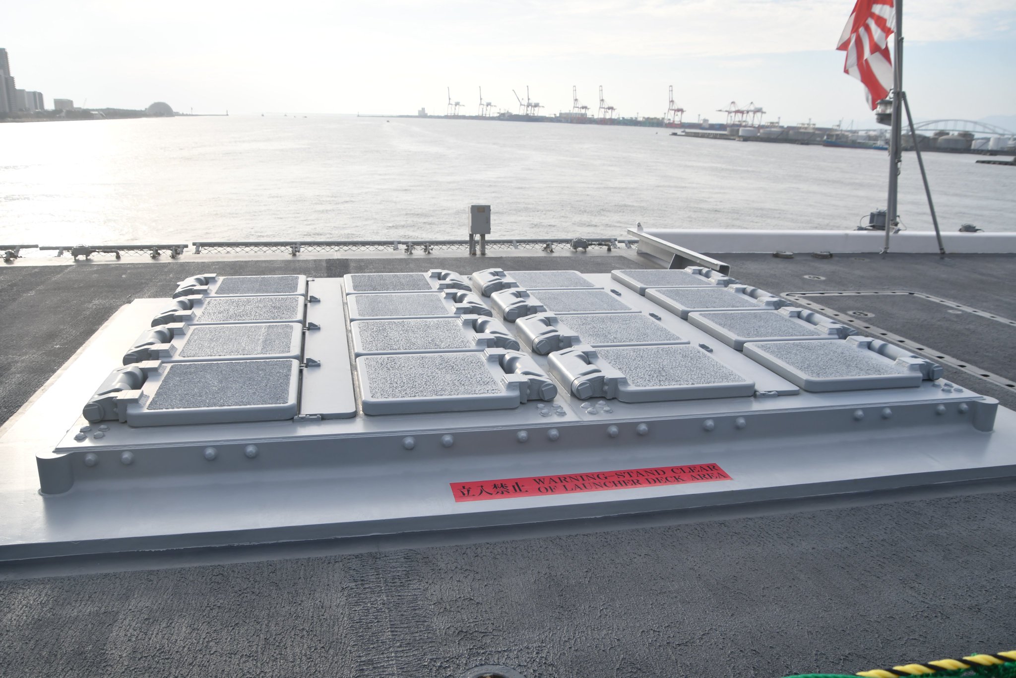 ふにに on Twitter: "ひゅうが艦尾のMk.41 VLS mod.22の説明パネルに貼られていたVLSとESSMのロゴステッカー。同様の物が艦載フォークリフトにも貼られていました ...