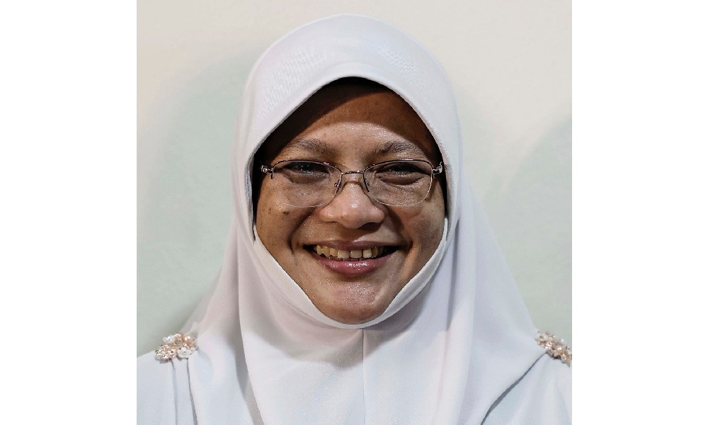 New Straits Times on Twitter: "#OFFICIAL Datuk Kak Taz from PAS wins Tumpat (P019) with 34,793 ...