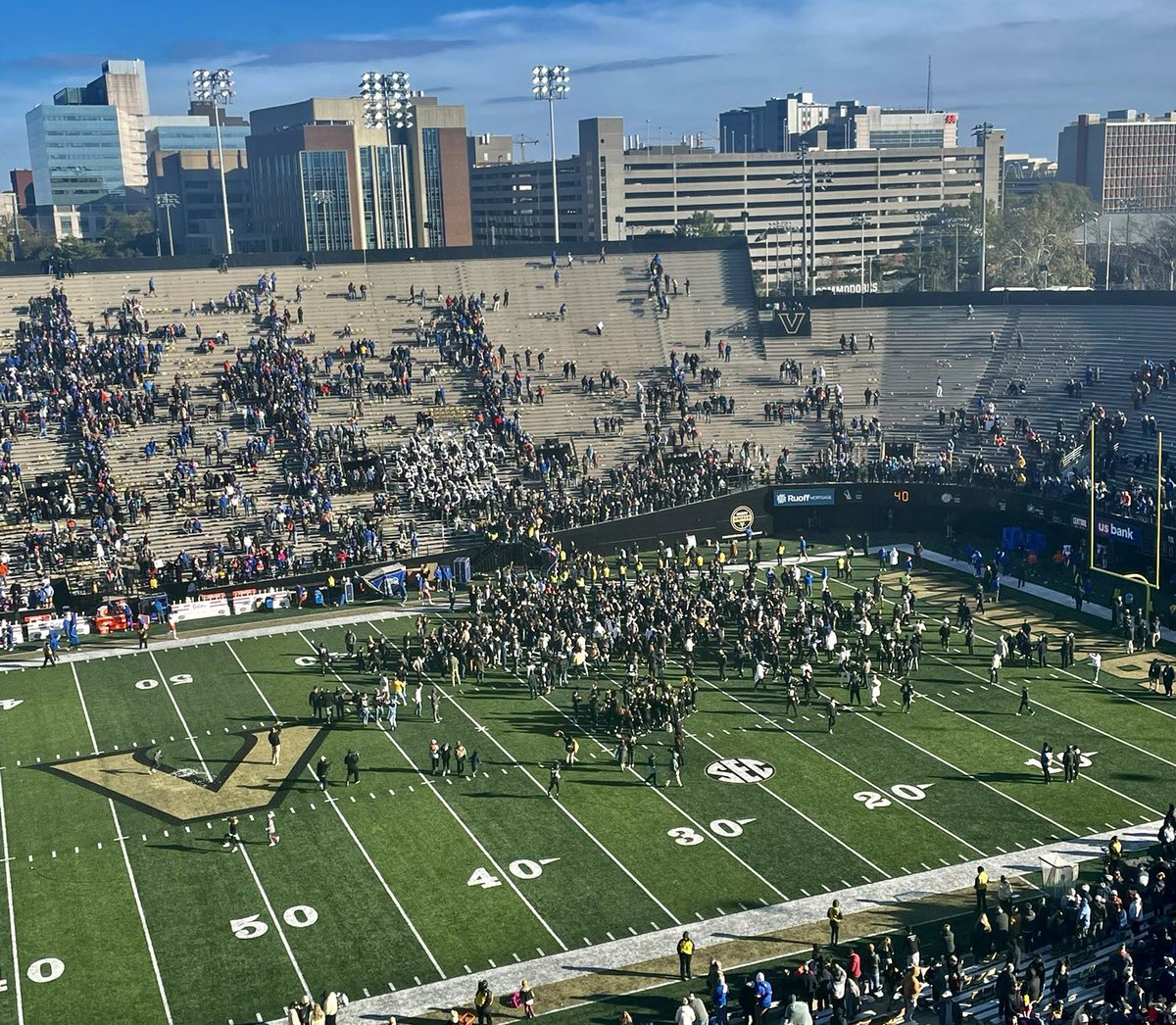 Rob Fischer on Twitter: "Vanderbilt fans “storm” the field after “big” win over Florida. Oh ...
