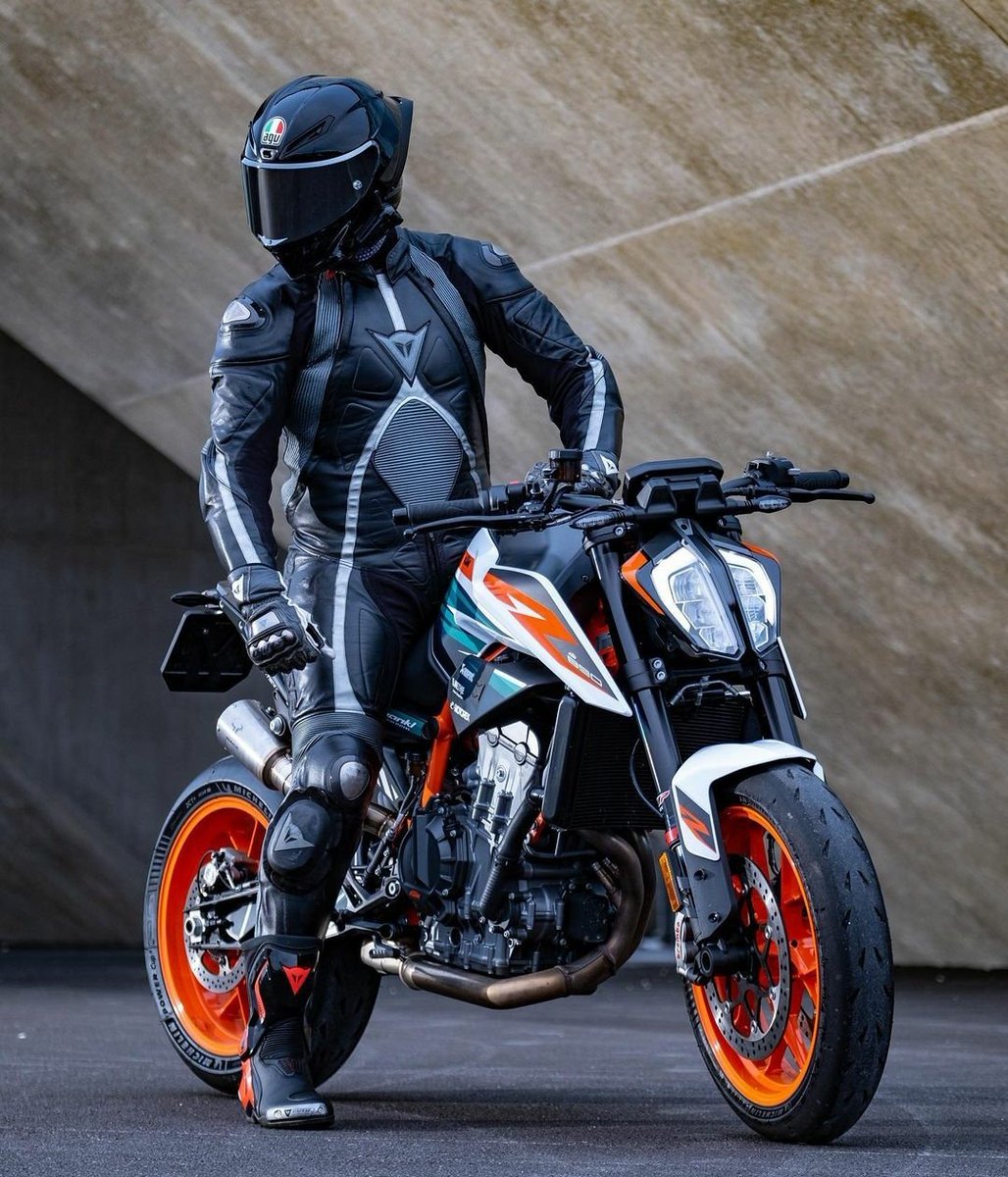 Daineseaurora On Twitter Dainese T Age Dainese Dainesetage Leatherbiker
