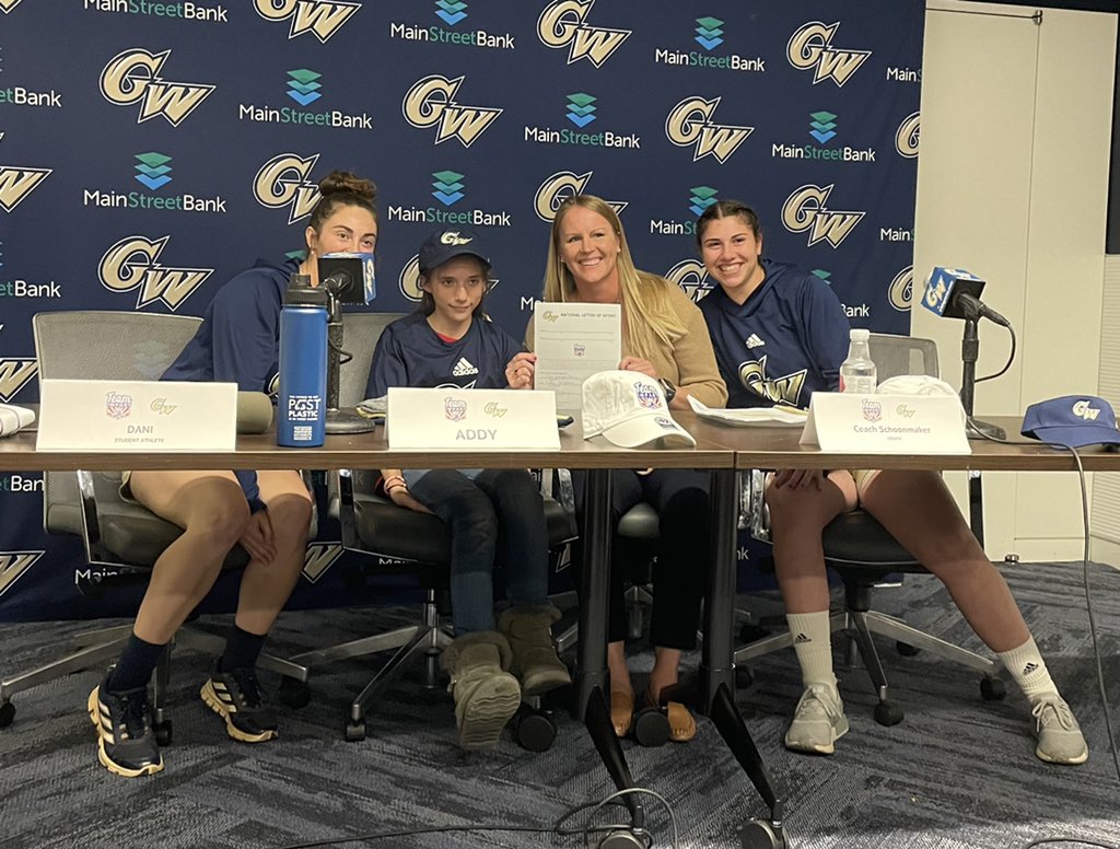 Chrissy Schoonmaker on Twitter: "Kicking off signing week with a💥!! Thank you to everyone ...