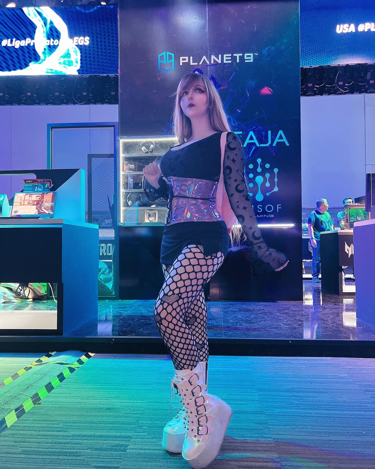 TW Pornstars - San Chan. Twitter. Se me corto el stream pero ya volví ...